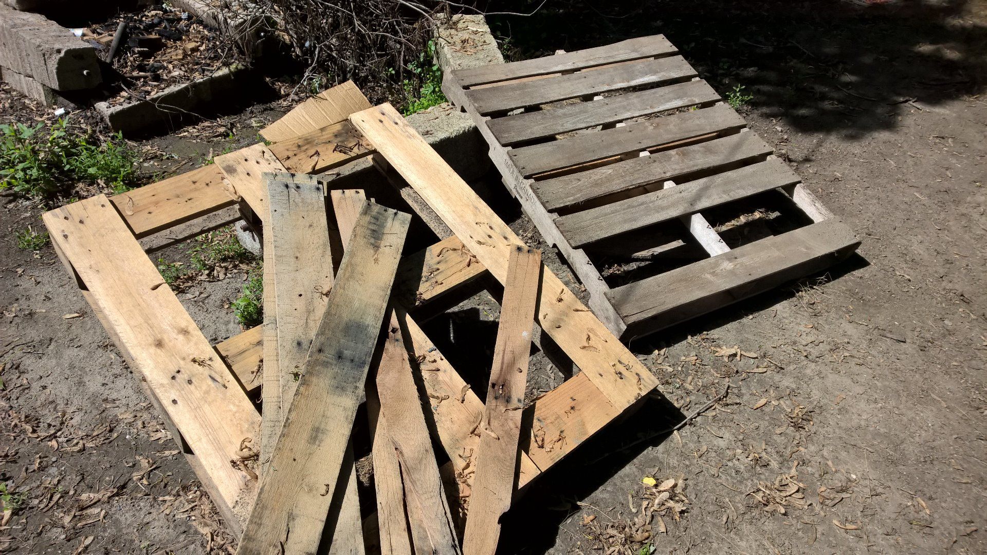 Recycled Pallets and Wood - Two Bale Hay Storage Rack : 8 Steps ...