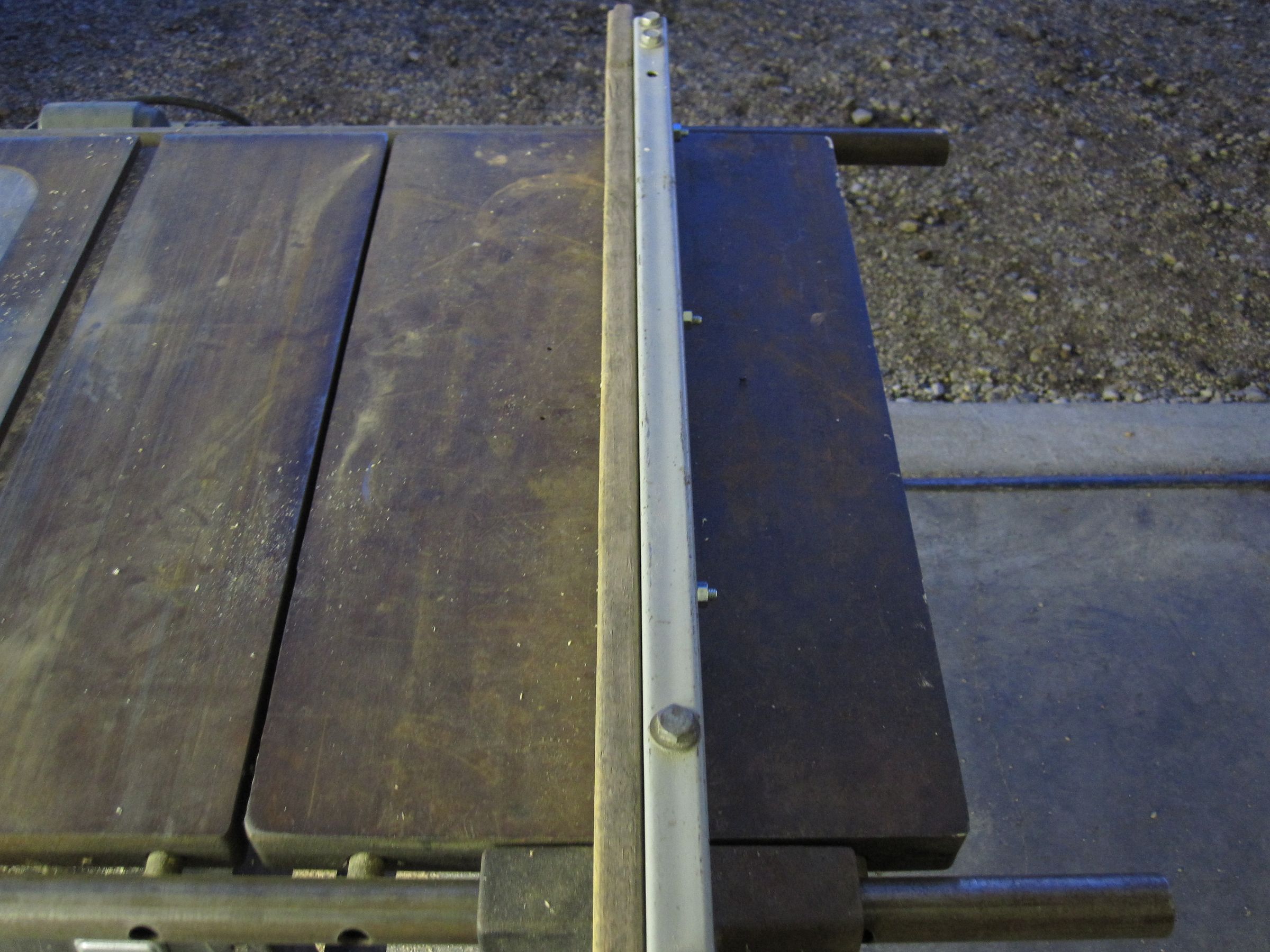 Easy Rip Fence Mod: Cut Easier Rabbet Joints : 5 Steps - Instructables