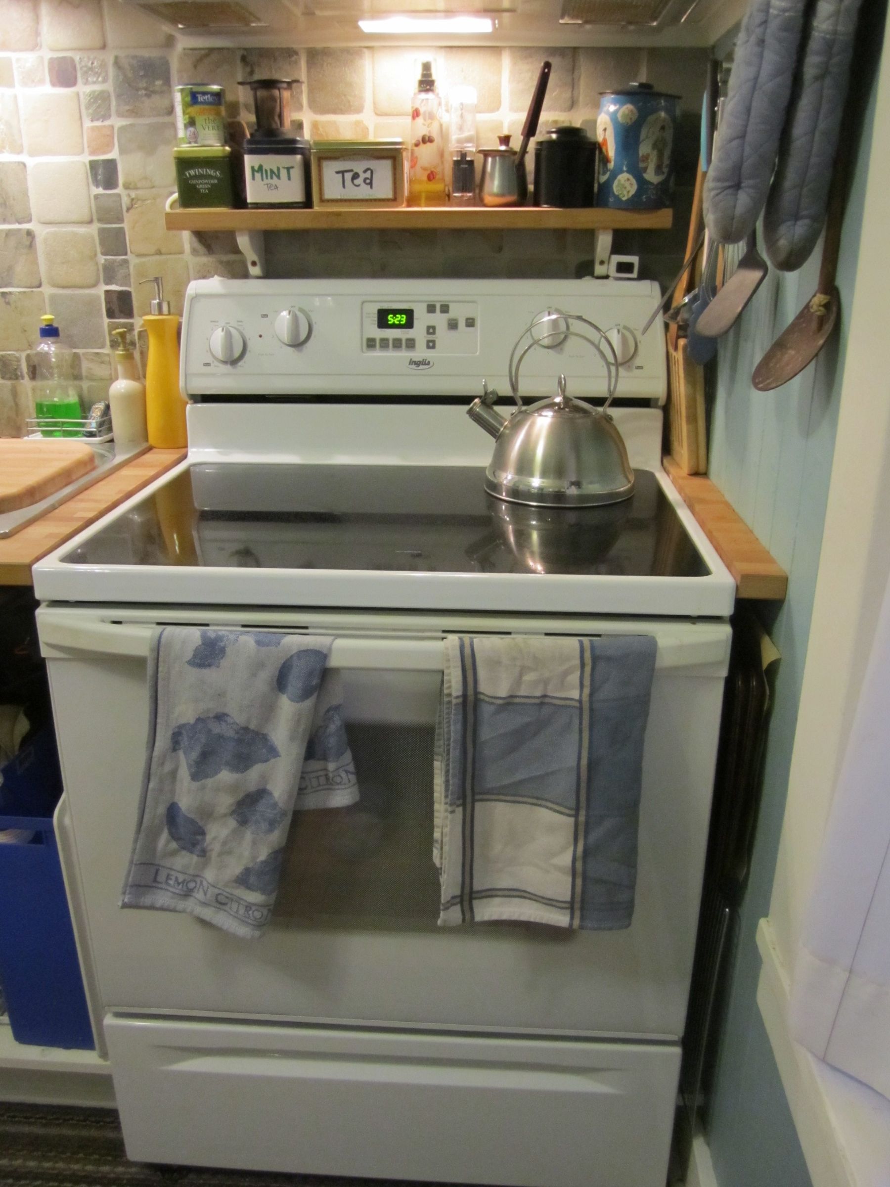 Making the Most of a Small Kitchen : My Workspace (with Pictures ...