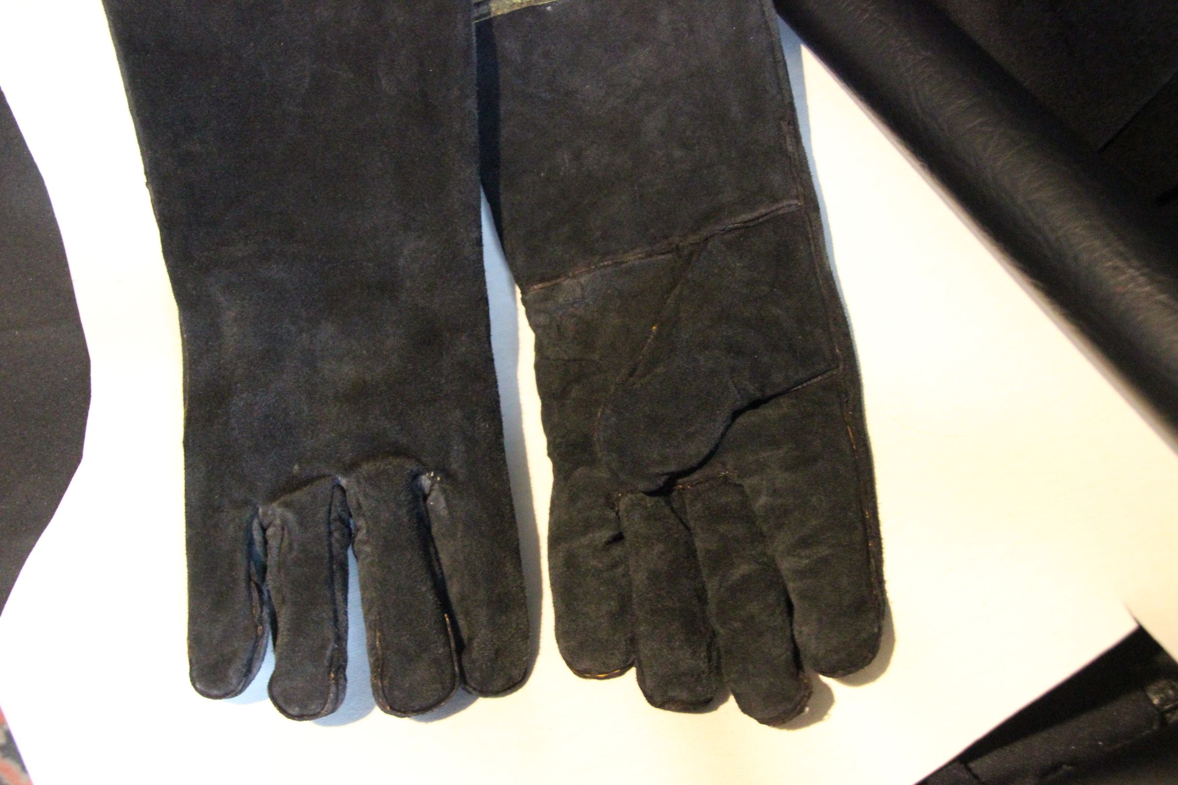 Ring Wraith Gauntlets : 9 Steps (with Pictures) - Instructables