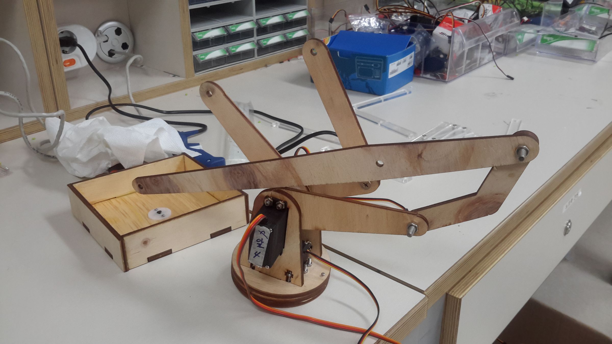 Robot Arm for Laser Cut : 9 Steps - Instructables