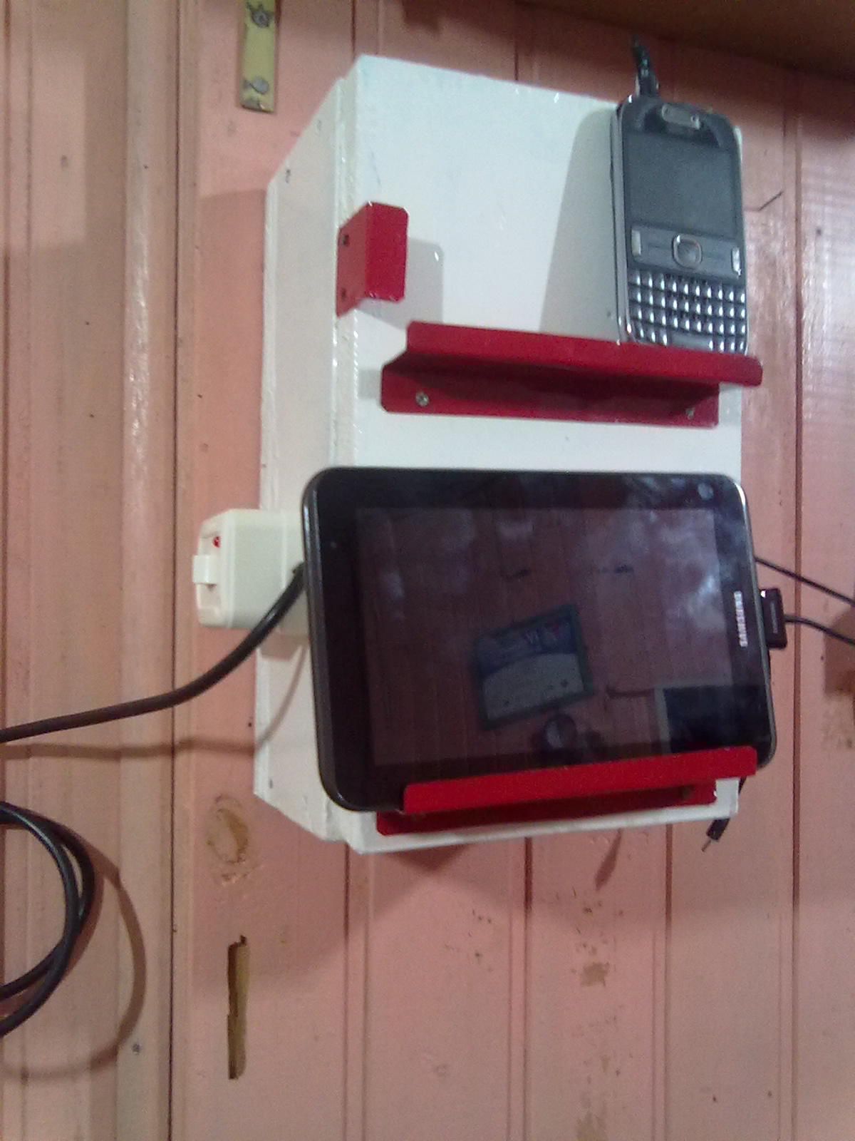 Cell Phone Dock Charging Station From Scrap Materials : 10 Steps ...