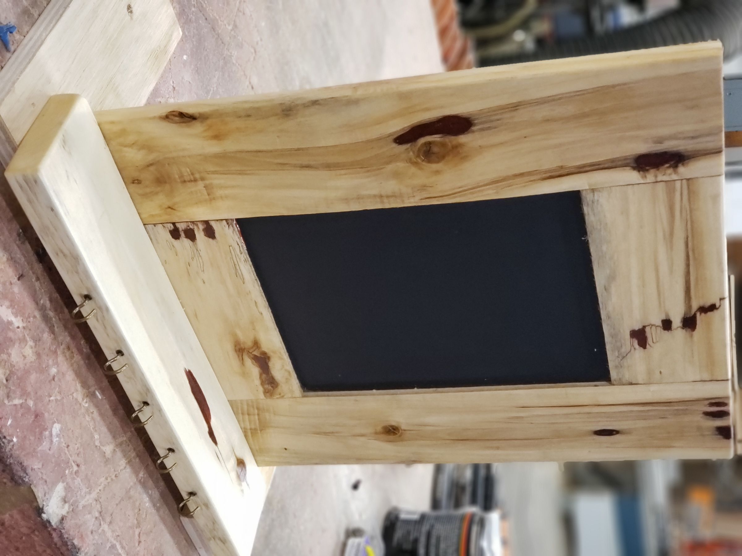 Pallet Wood and Resin Chalkboard Message Board : 14 Steps (with ...