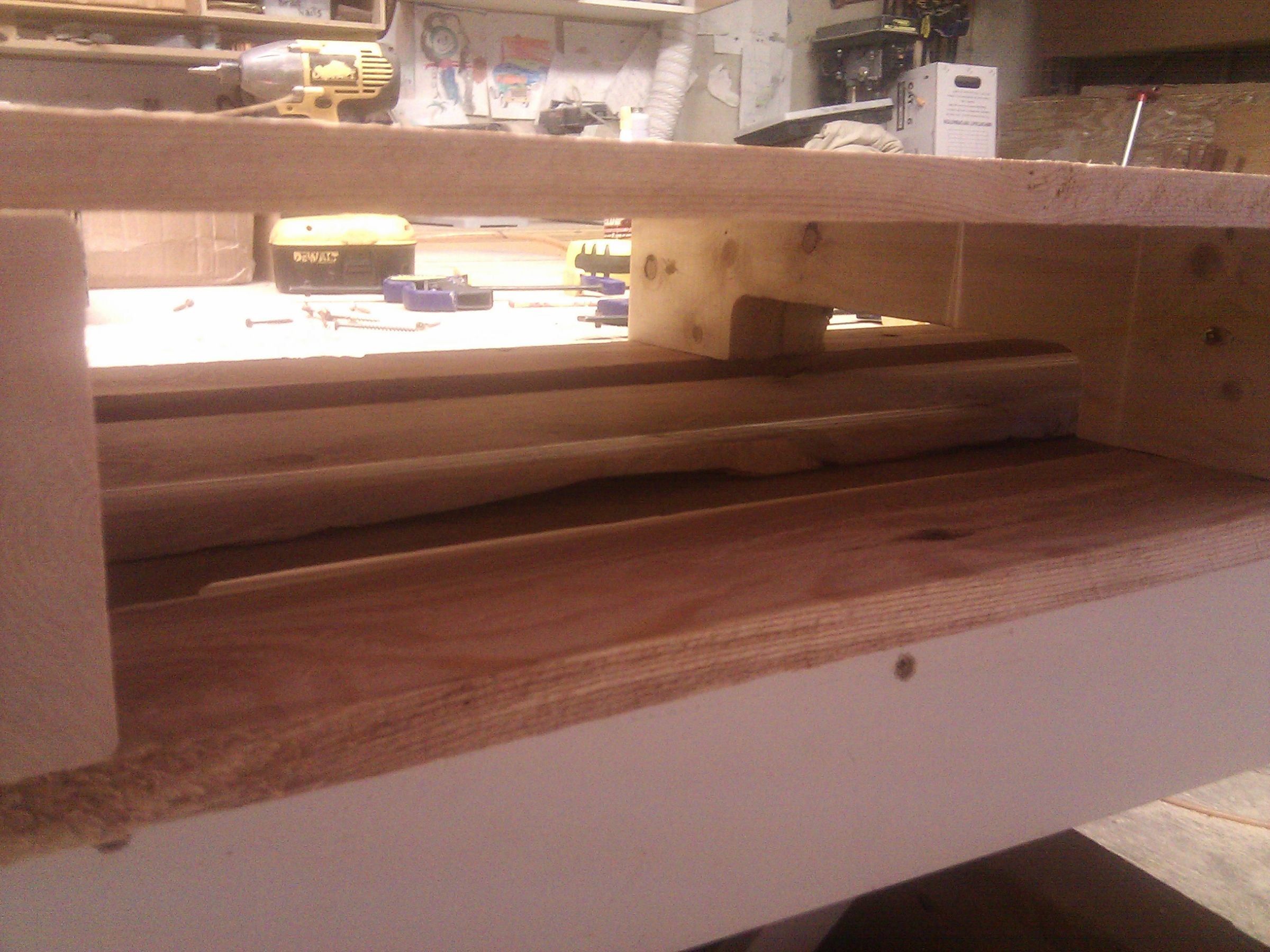 Modern Reclaimed Wood Coffee Table (Pallet/Skid Table) - Instructables