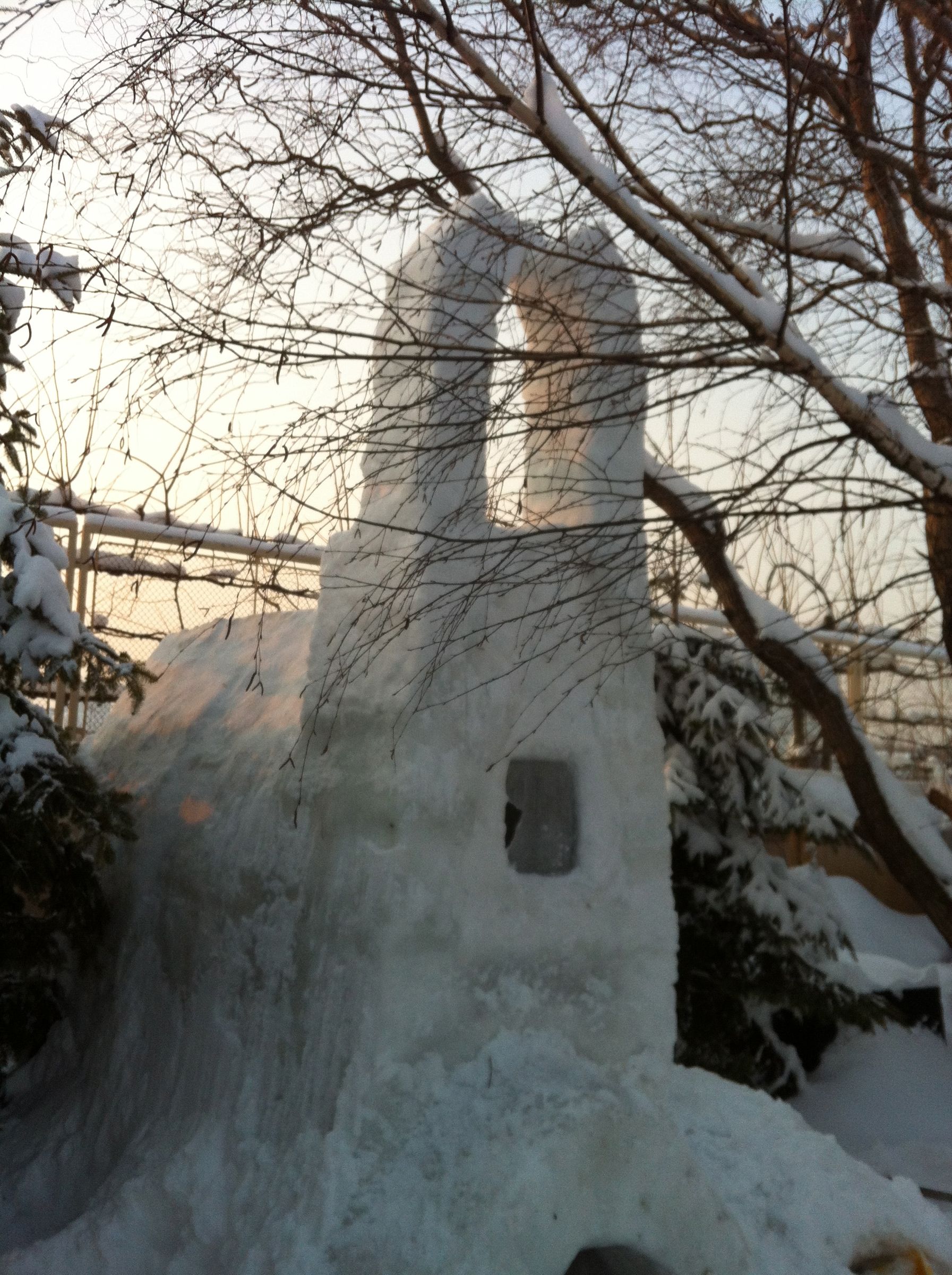 How to Make the Massive 3 Floor Snow Fort. : 9 Steps (with Pictures ...