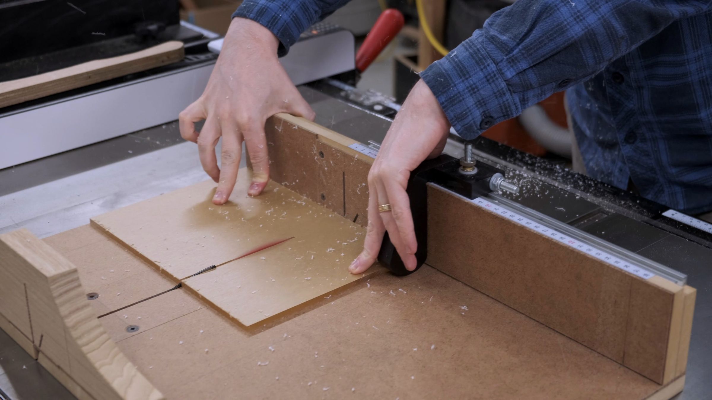 Router Sub-base (and Edge Guide) : 11 Steps (with Pictures) - Instructables