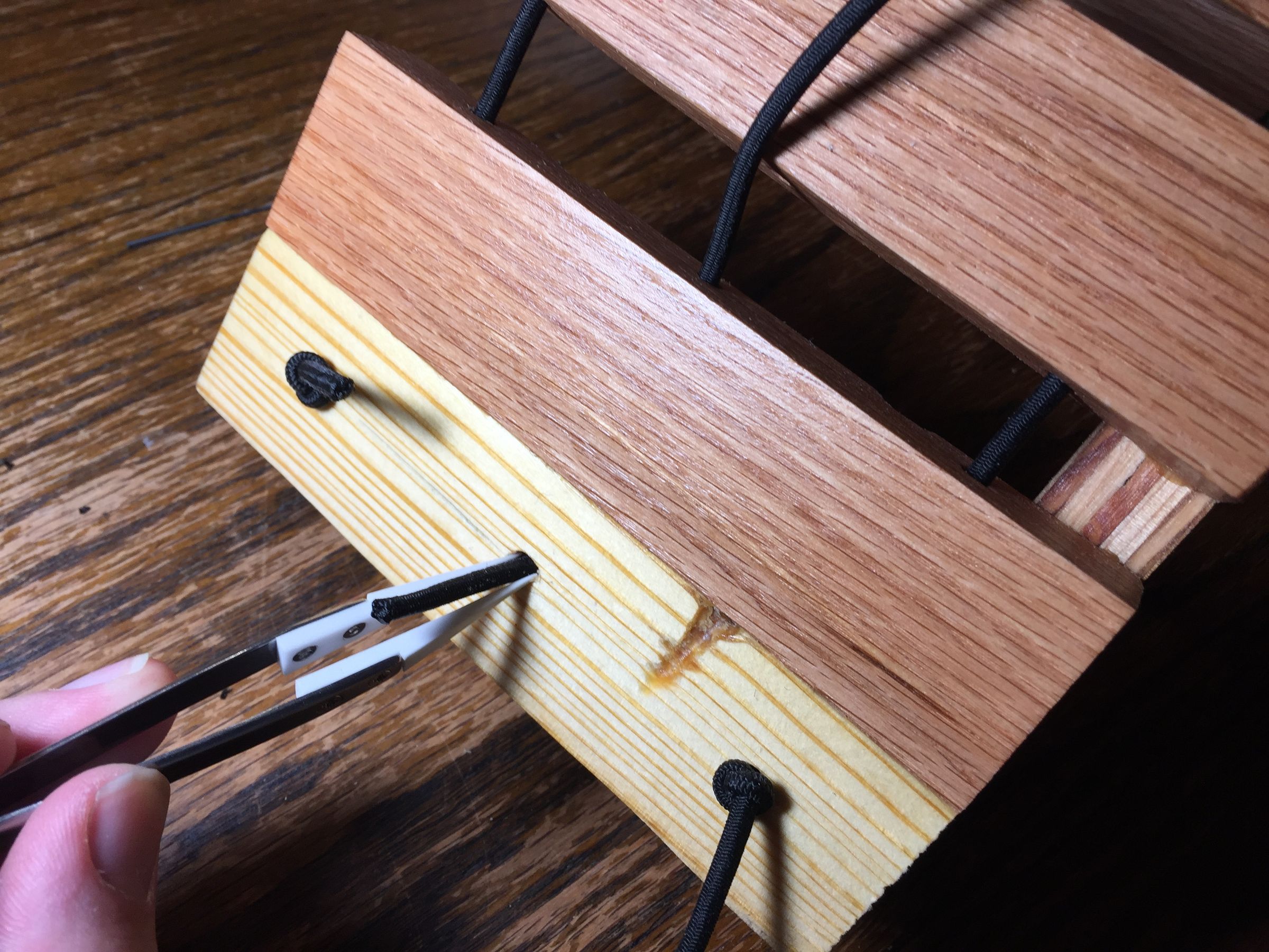 Bungee Cord Book Shelf : 5 Steps (with Pictures) - Instructables