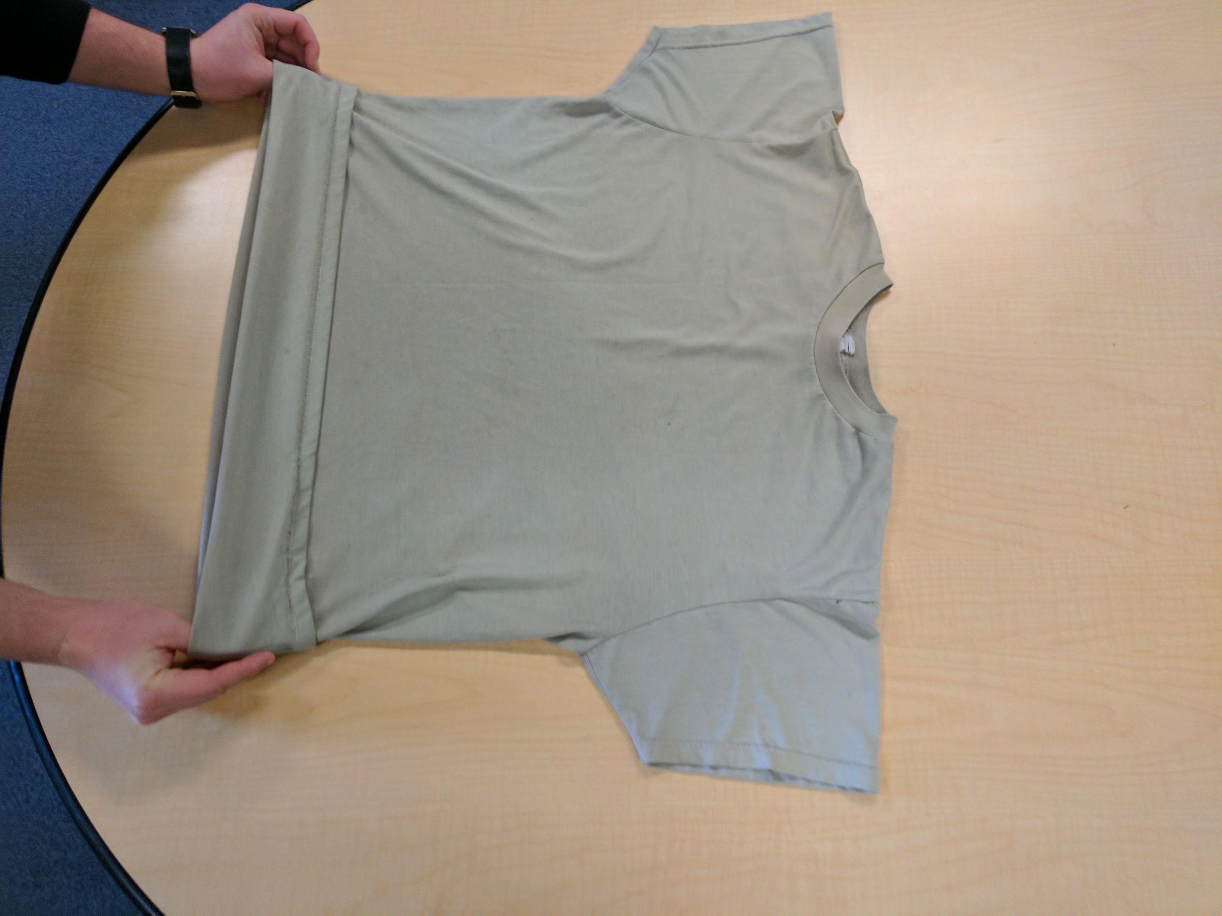 How to Ranger Roll a T-Shirt : 11 Steps (with Pictures) - Instructables