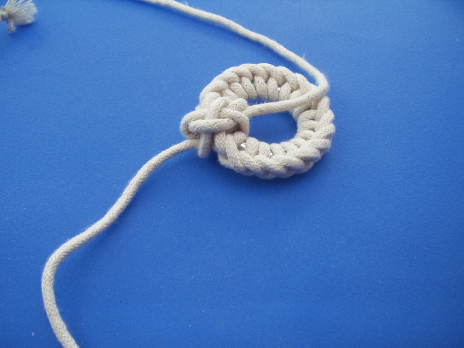 Single Strand Ringbolt Hitching : 11 Steps (with Pictures) - Instructables