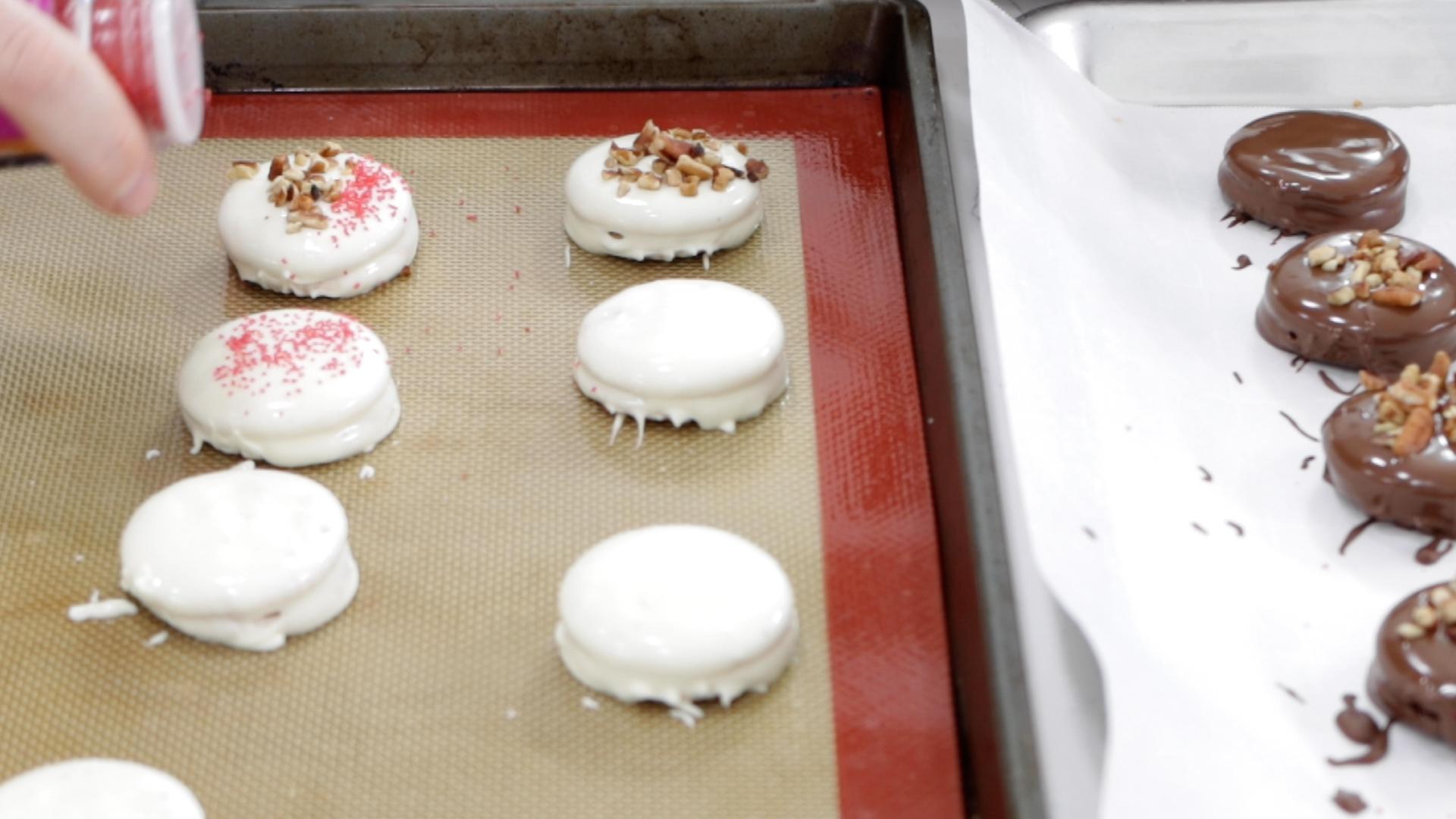 Chocolate Covered Peanut Butter Ritz Cracker Treats : 5 Steps (with ...