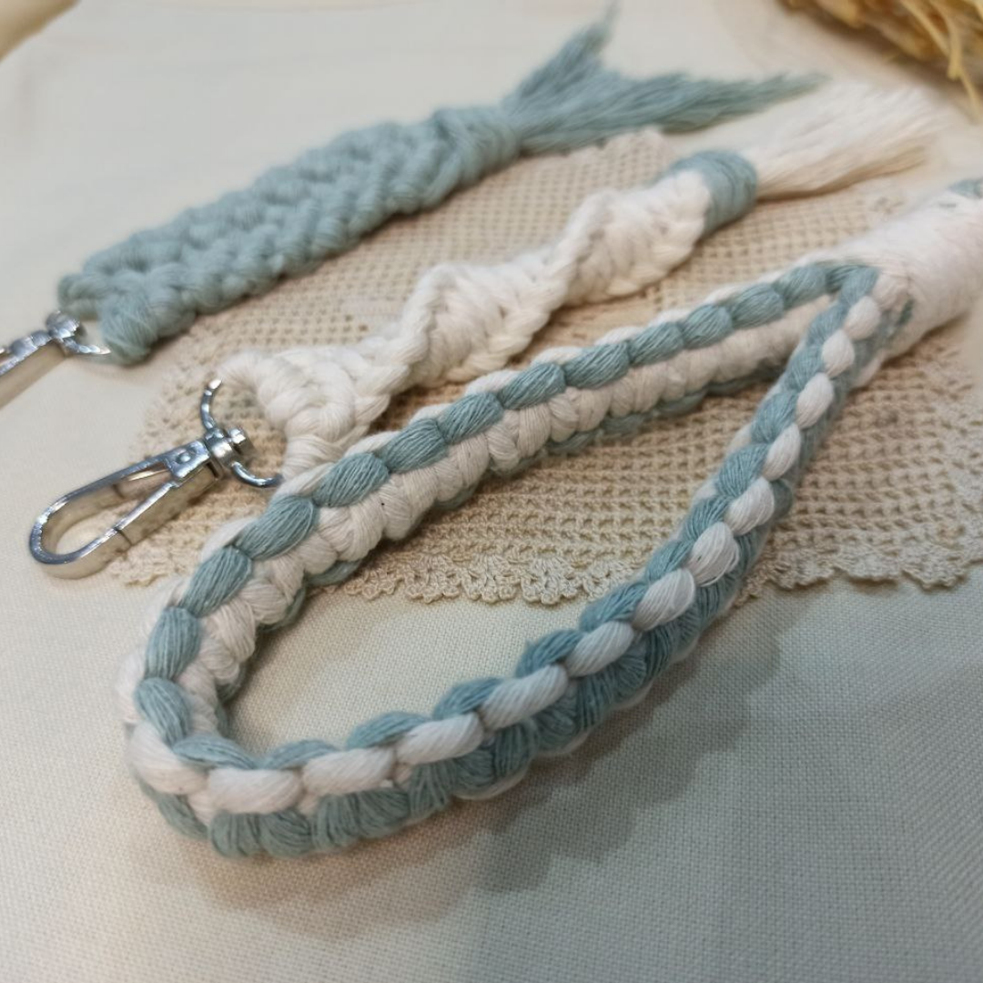 How to Make a Macrame Wristlet Keychain? Step by Step Tutorial for Beginners : 6 Steps (with ...