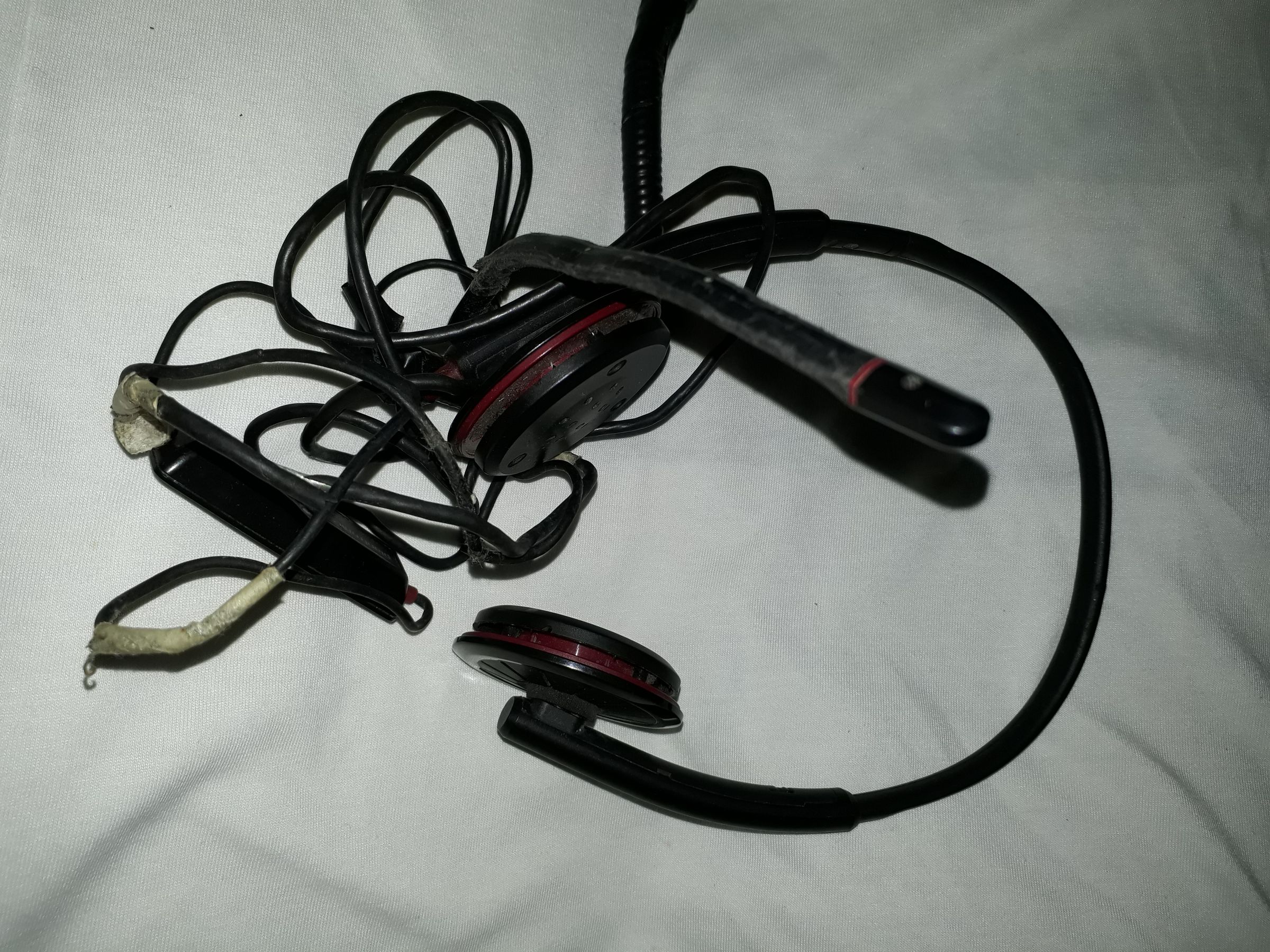 Repurposing Old Computer Headphone Into a Microphone : 4 Steps ...