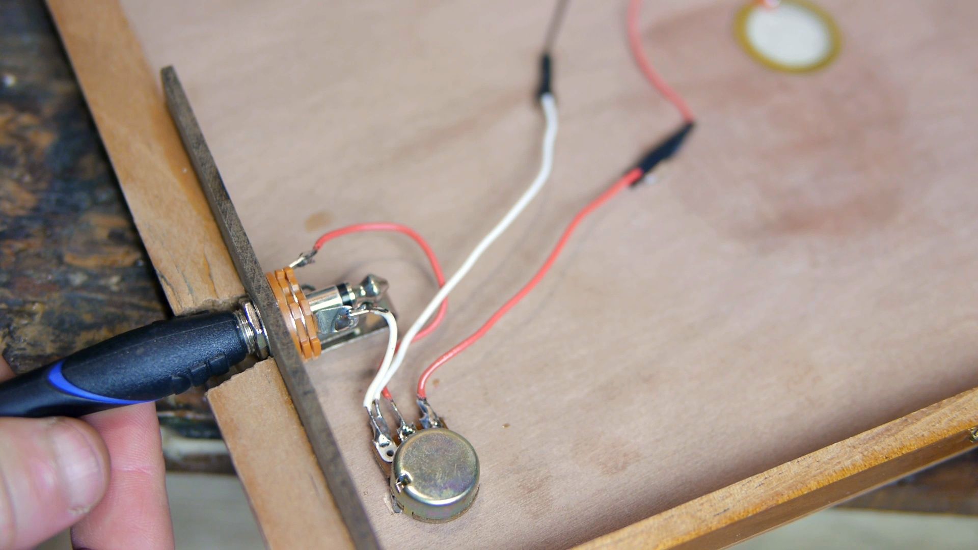Cigar Box Stomp Box : 7 Steps (with Pictures) - Instructables