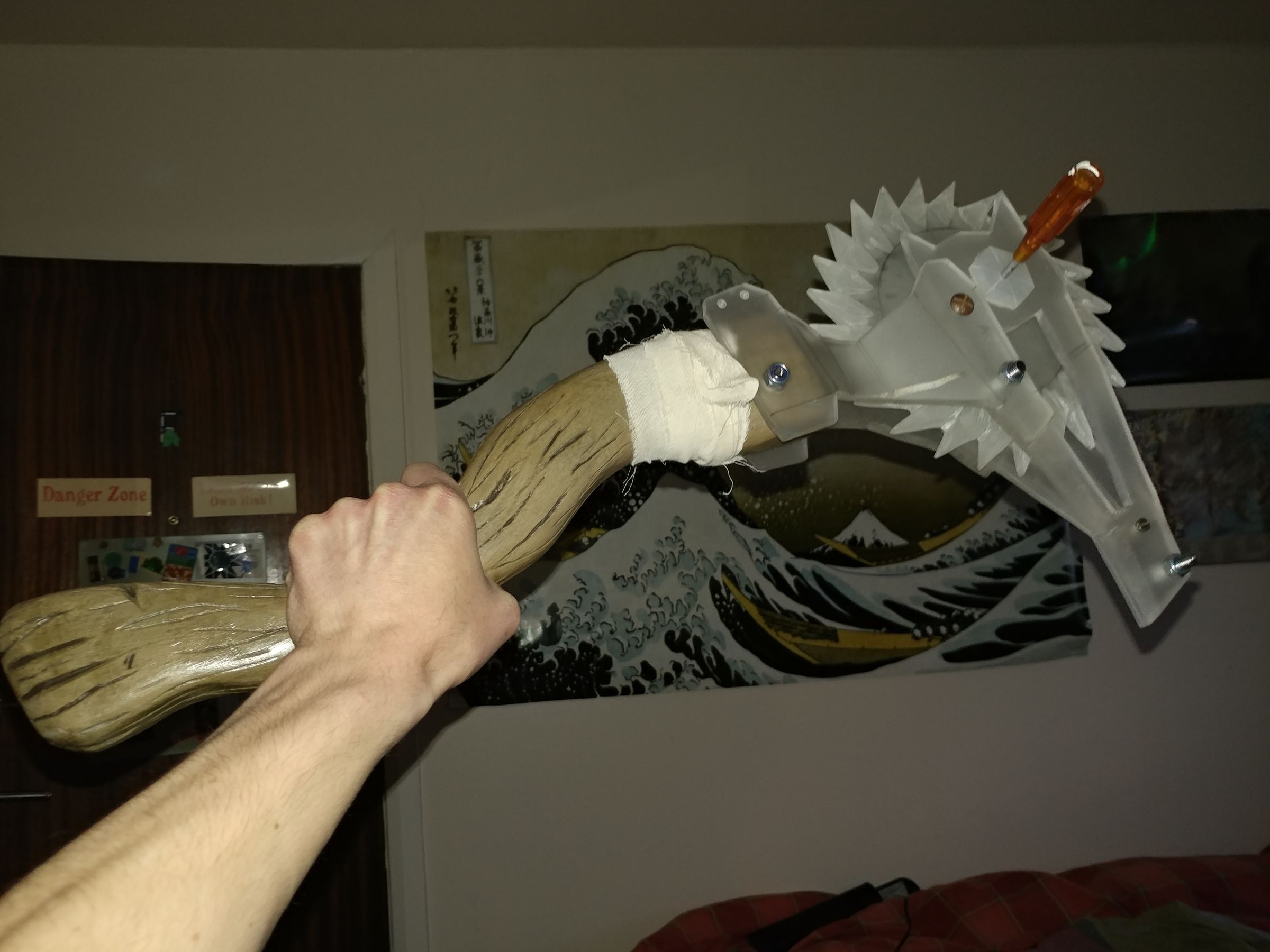 Krieg's Buzz Axe (Borderlands 2) : 8 Steps - Instructables