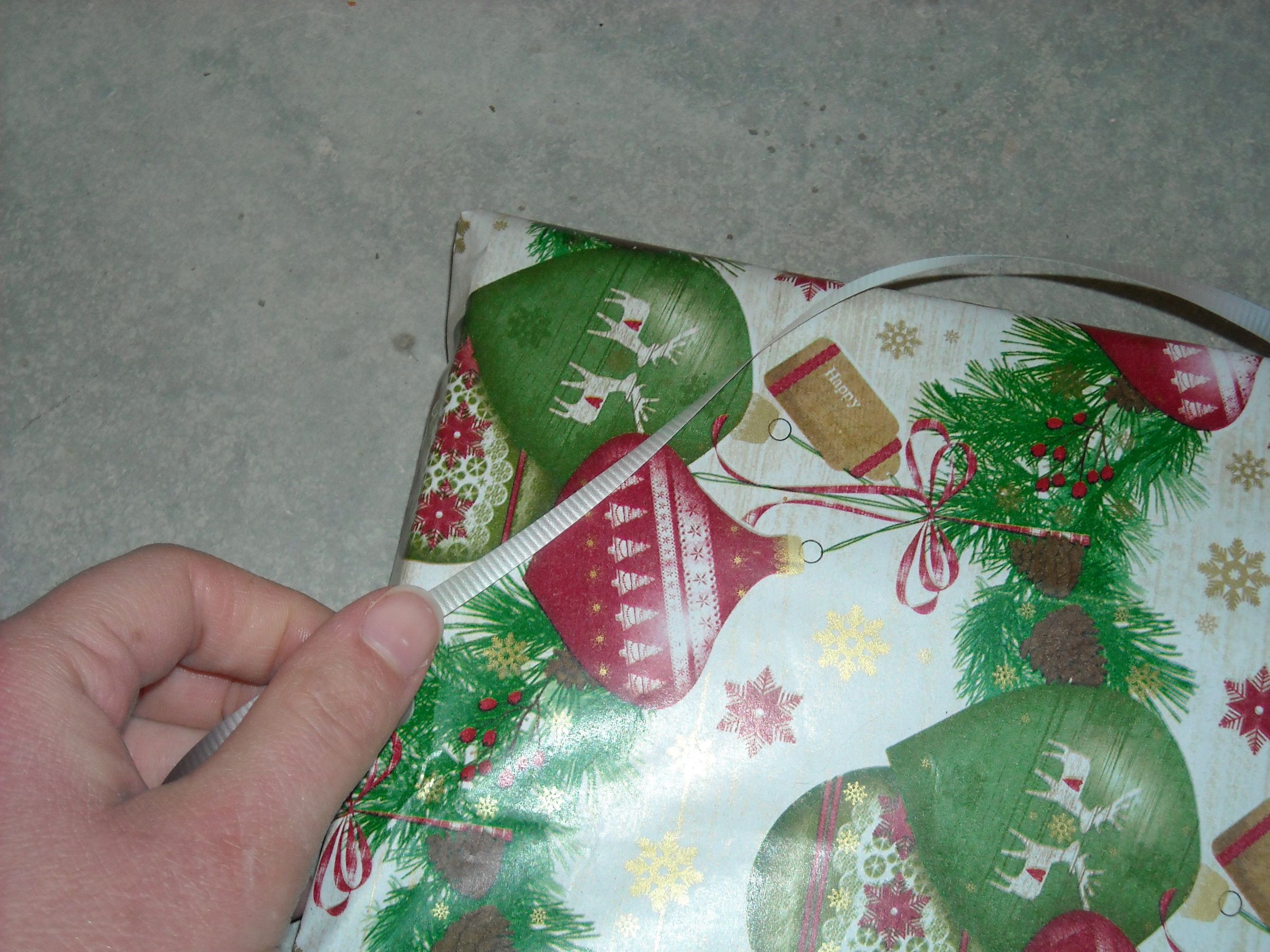 How to Wrap a Flat Gift : 5 Steps - Instructables