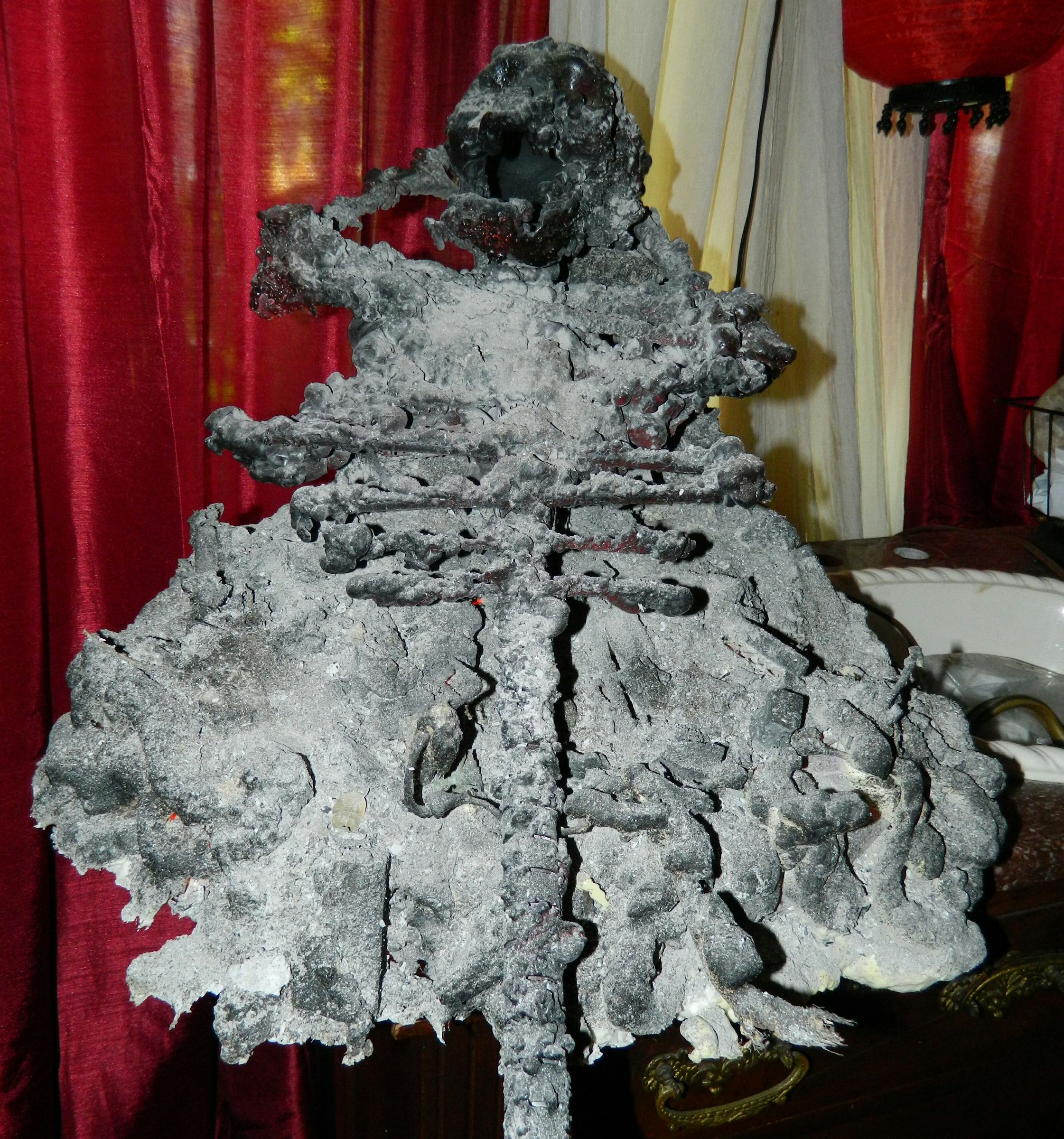 Burnt Corpse / Burning Embers Halloween Prop : 7 Steps - Instructables