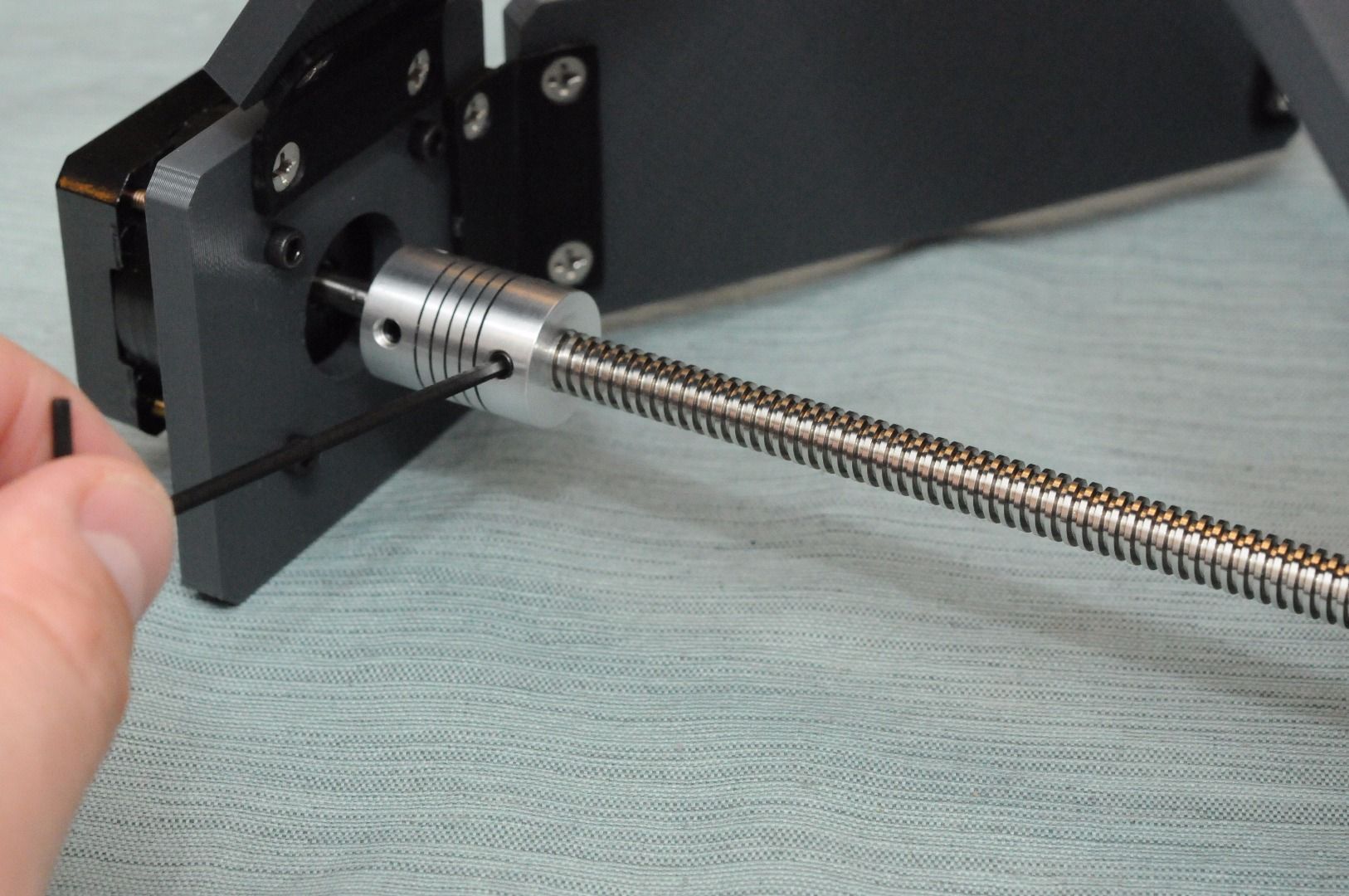 Low-Cost Linear Actuator Based on the Sarrus Linkage : 11 Steps (with ...