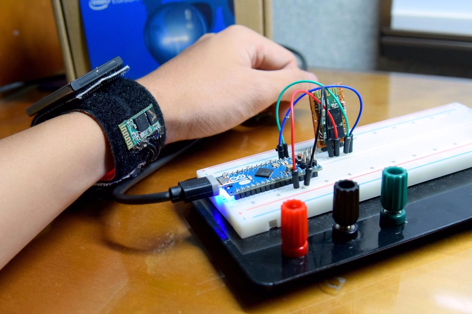 HealthBand: a Remotely Monitored Health Status Bracelet : 17 Steps ...