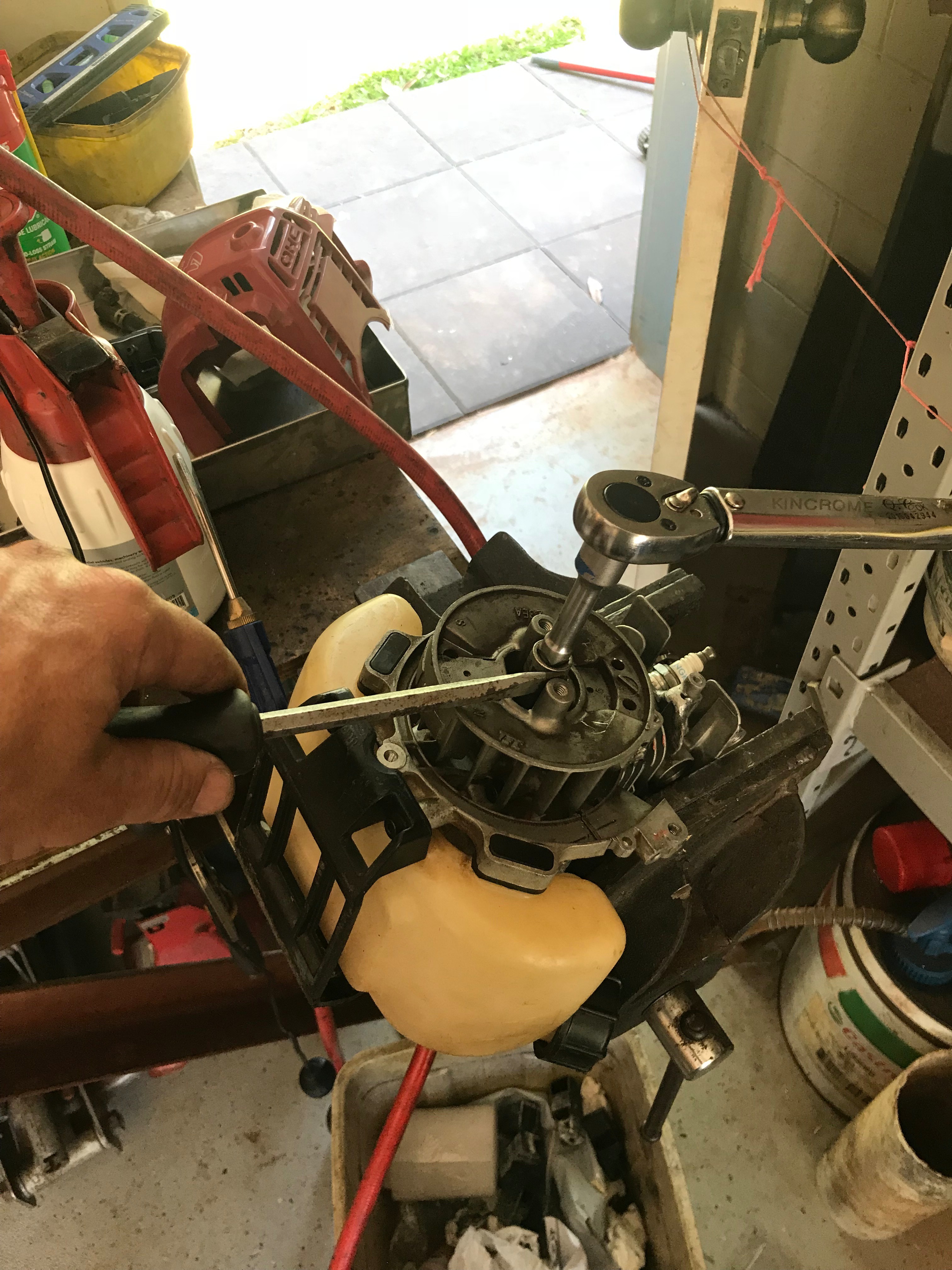 Honda GX25, Part 3: Rebuilding : 5 Steps - Instructables