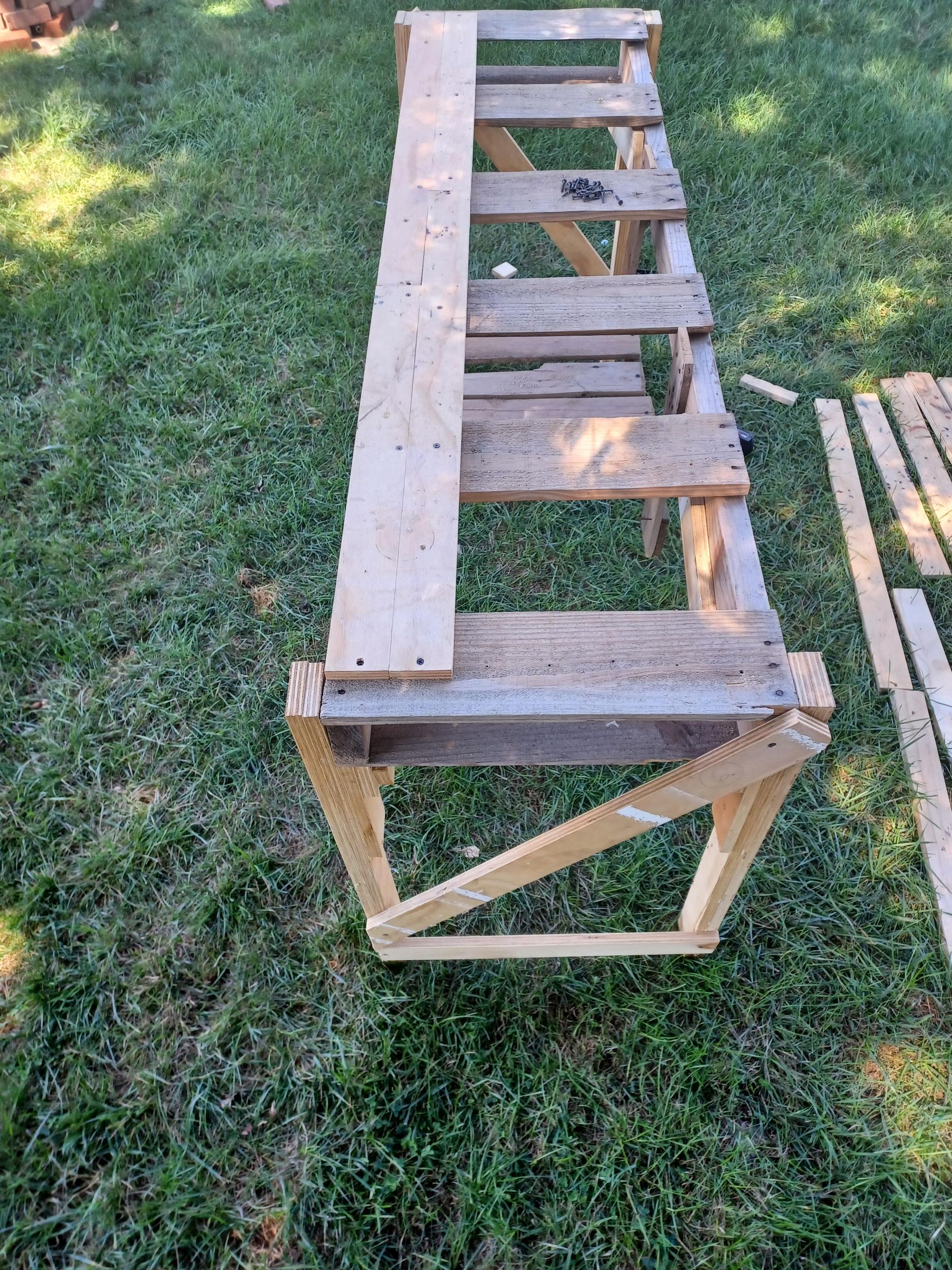 DIY Workbench From Scraps and Pallets : 7 Steps - Instructables