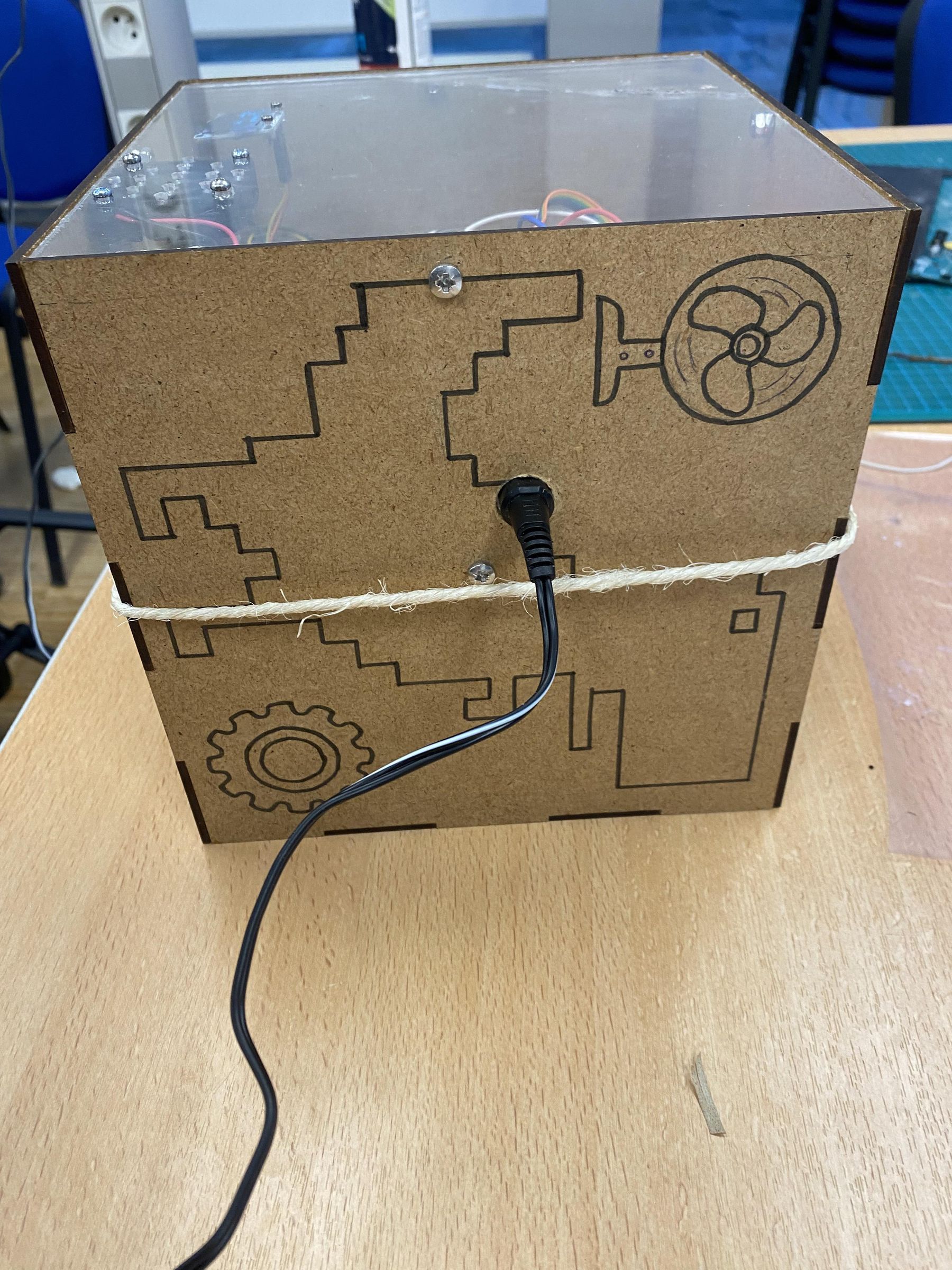 Automatic Ventilation With a Hatch : 7 Steps - Instructables