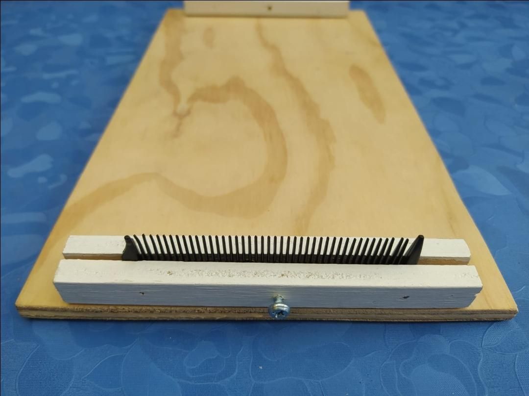 Loom With Combs : 10 Steps (with Pictures) - Instructables