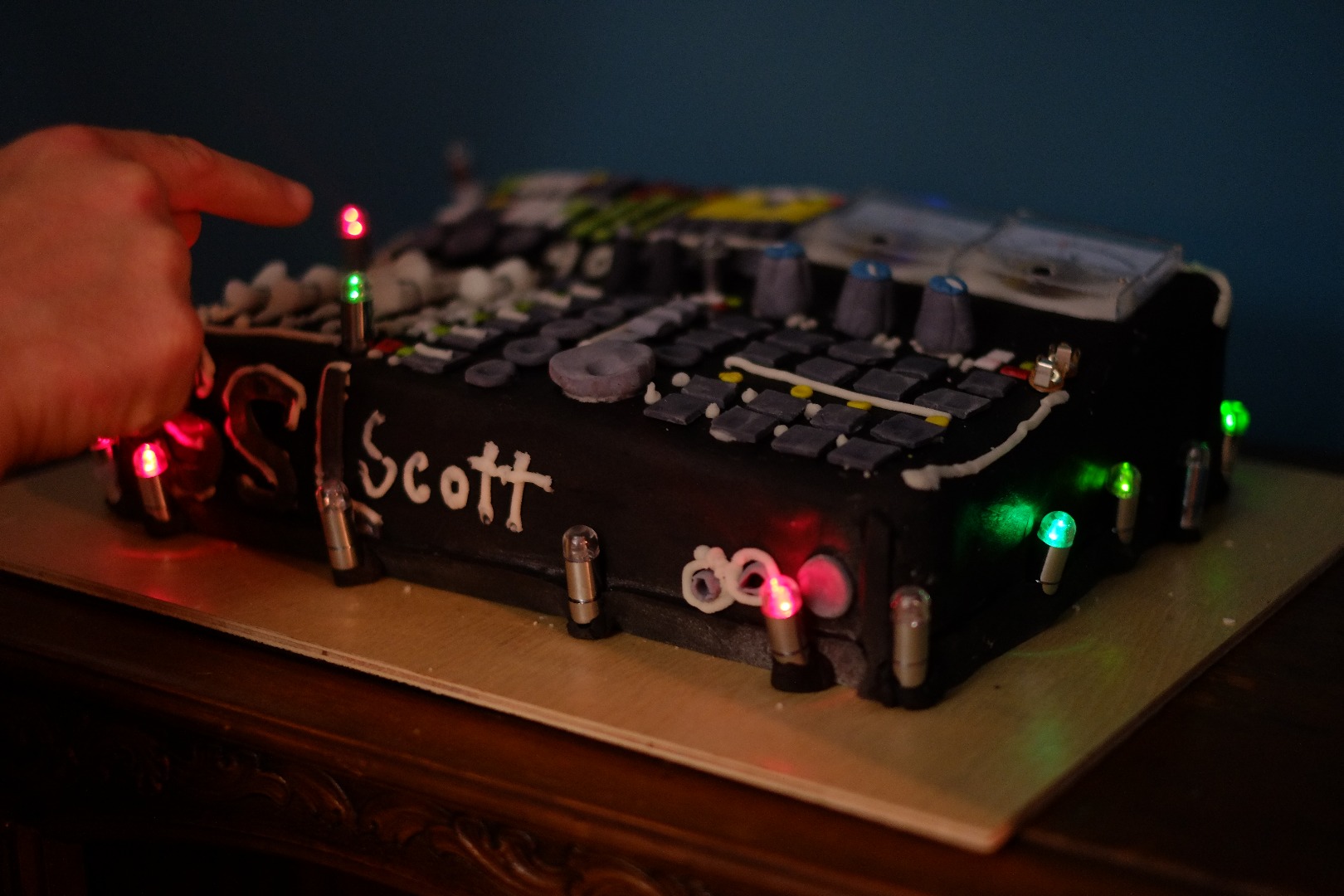 Soundboard Cake With Working Volt Meters : 12 Steps (with Pictures ...