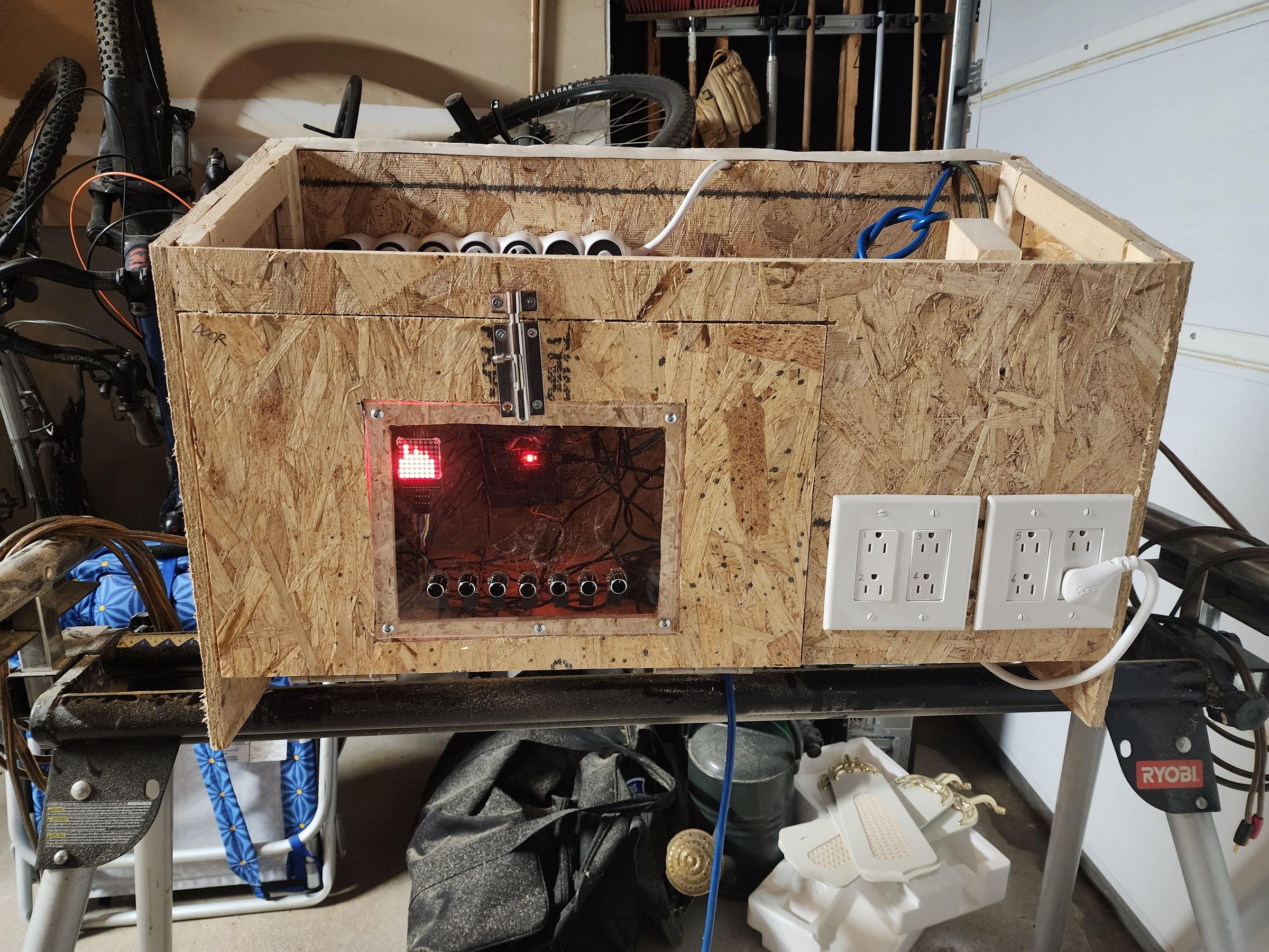 Musically Synchronized Christmas Lights / Spectrum Analyzer - Via ...