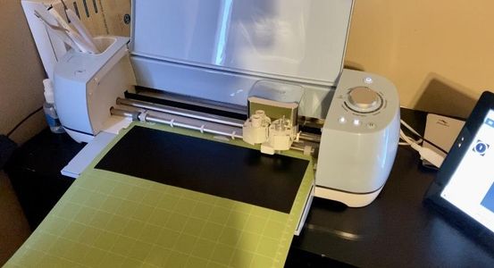 Using a Cricut Vinyl Mask to Help Glue Chipping : 6 Steps (with ...