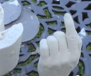Mold and Cast a Hand With Alginate : 7 Steps - Instructables