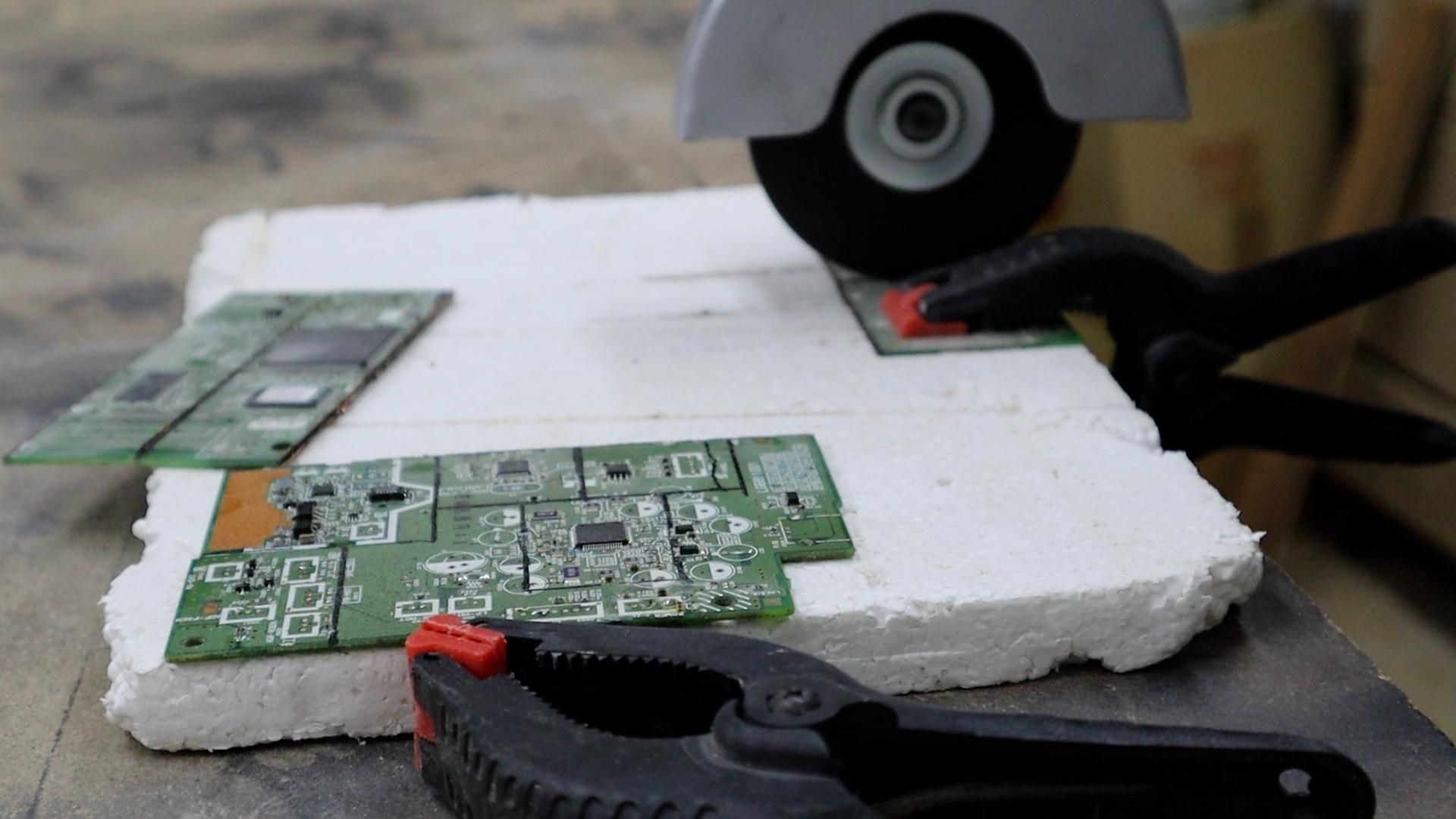 How to Make Beautiful PCB Keyrings From Recycled Printed Circuit Boards ...