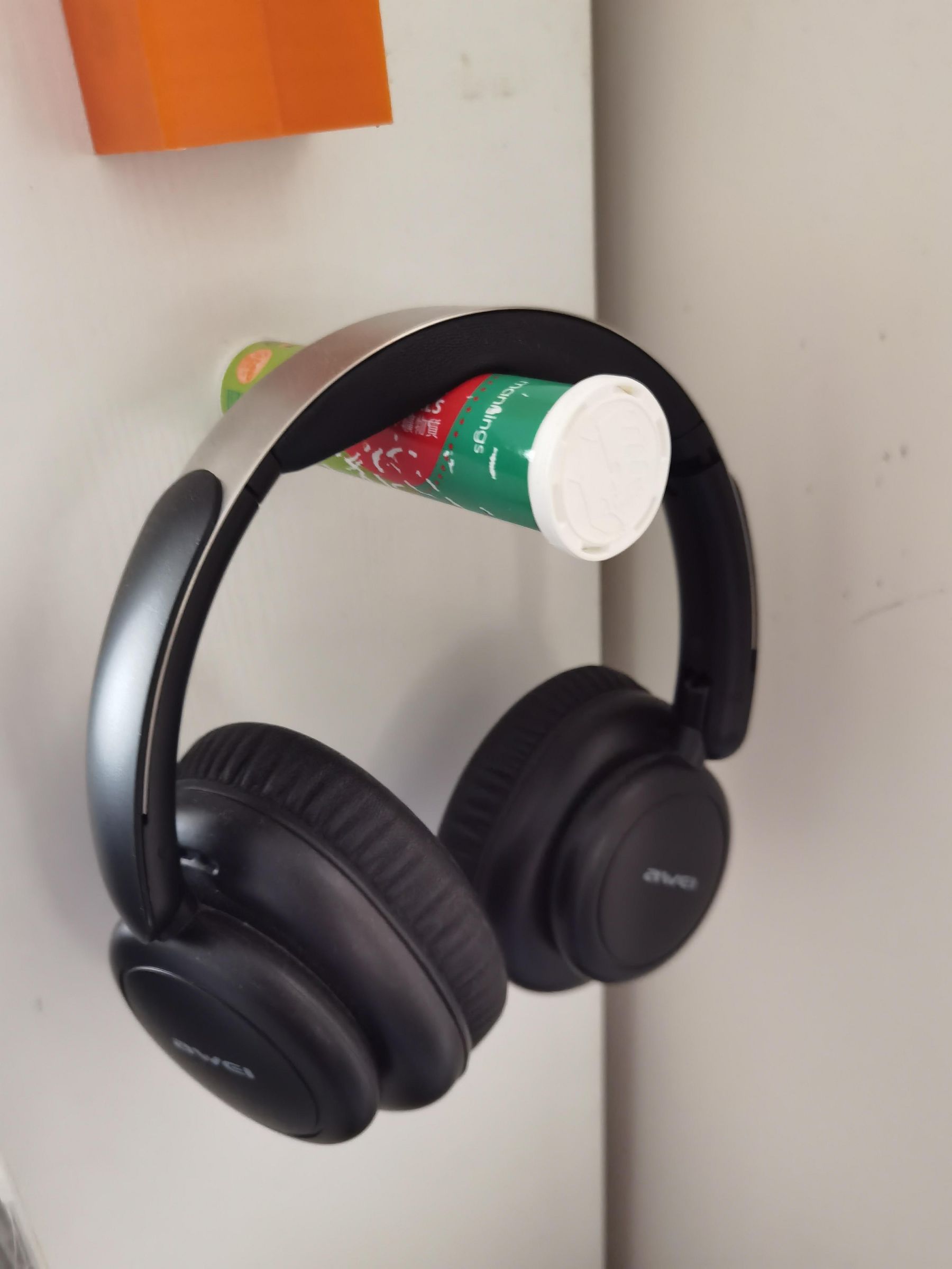 Headset / Necklace / USB Cable Stand : 3 Steps - Instructables