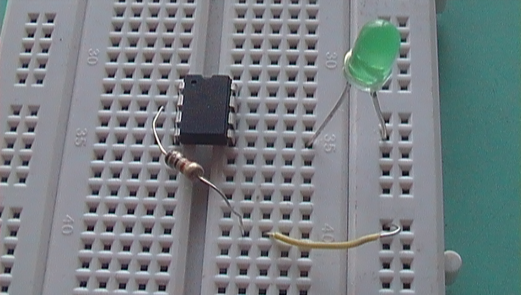 Light Sensing LED - PICAXE Version : 7 Steps (with Pictures) - Instructables