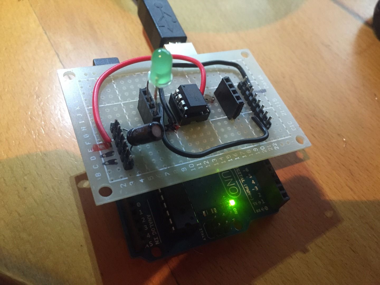 Stripboard Arduino Shield for Programming ATtiny45 and ATtiny85 : 6 ...