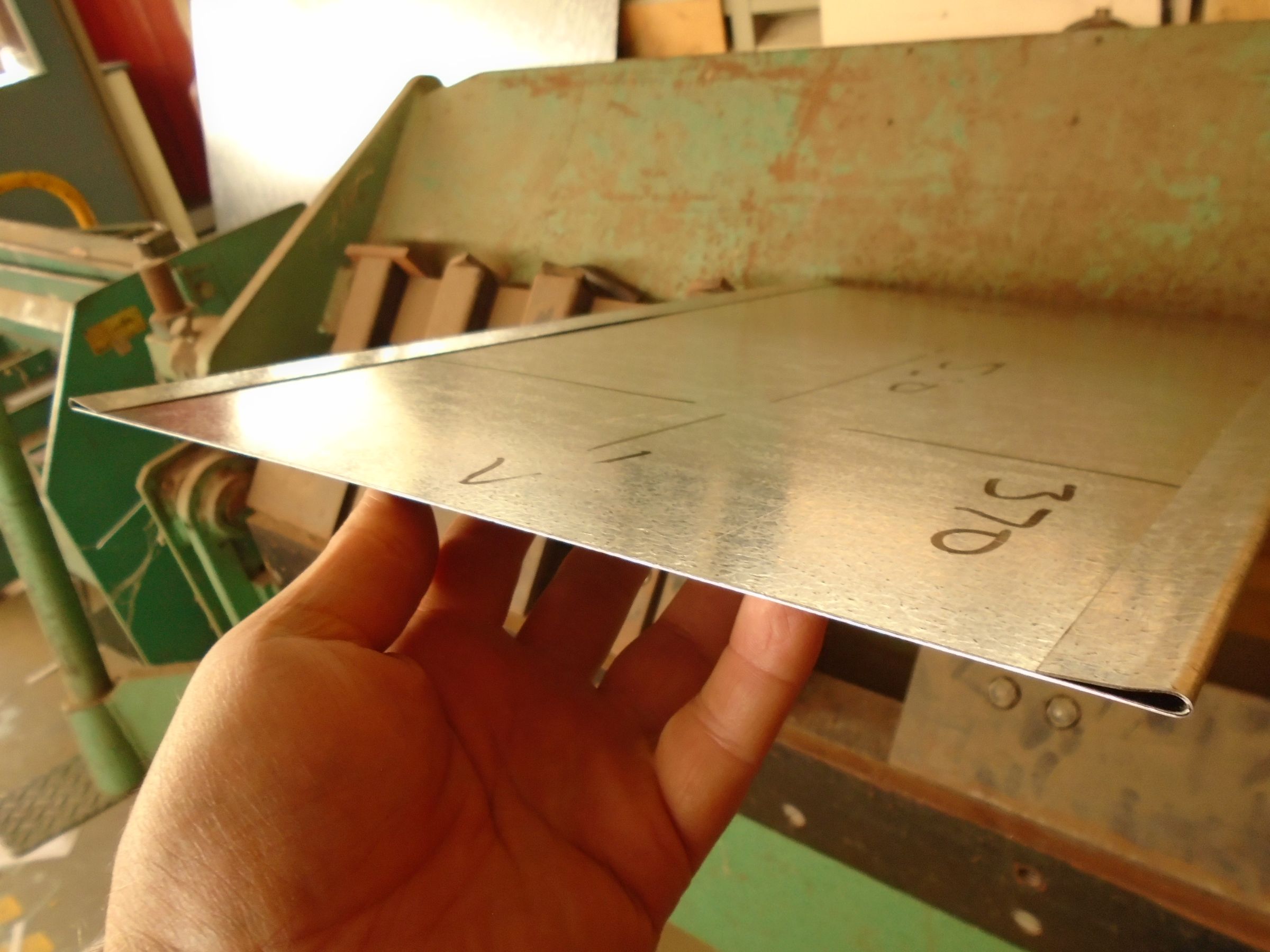 Automatic Chicken Feeder : 7 Steps (with Pictures) - Instructables