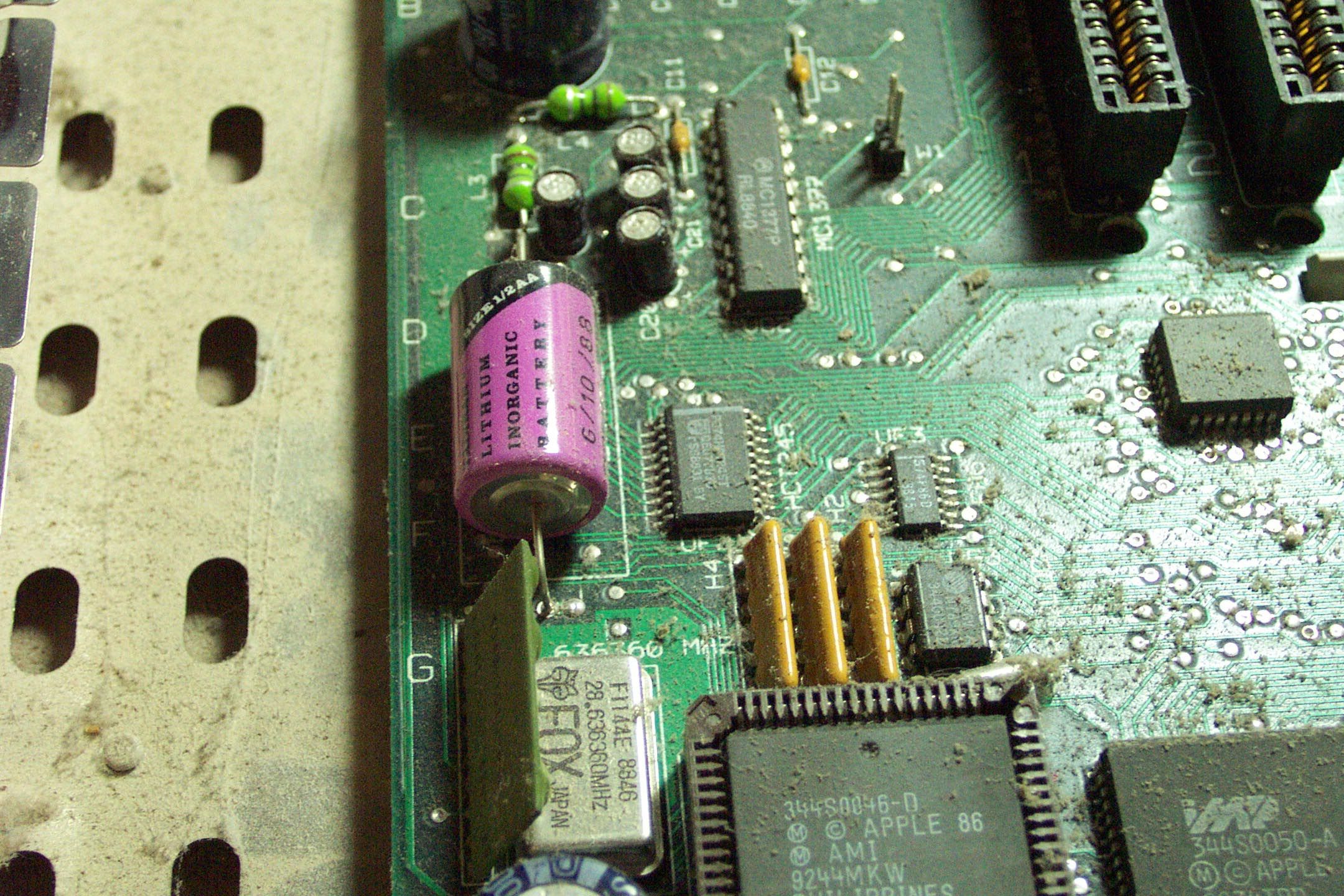 Replace an Apple IIGS Clock Battery : 7 Steps - Instructables