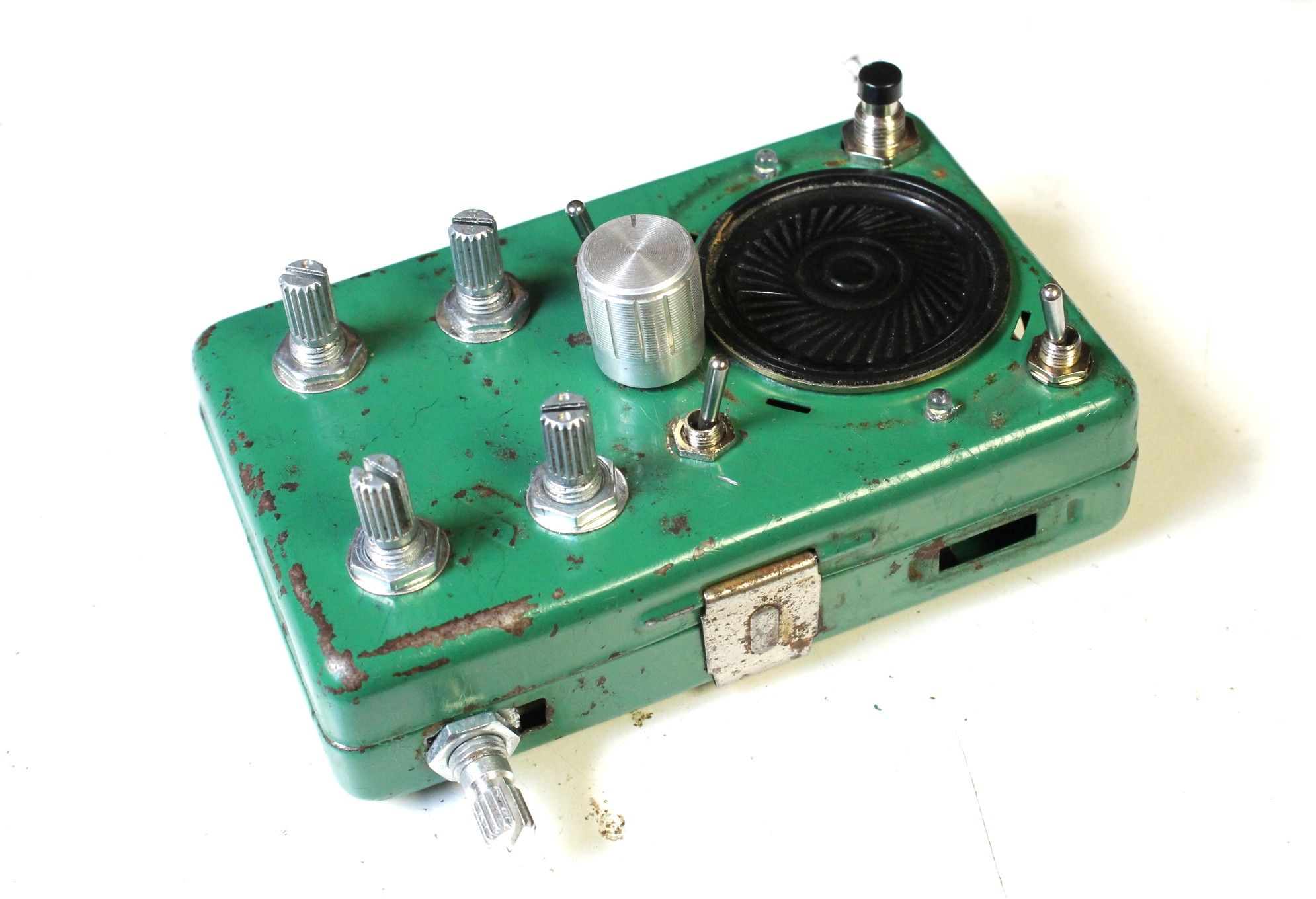 Fizzle Loop Synth V3 (555 Timer) : 11 Steps (with Pictures) - Instructables