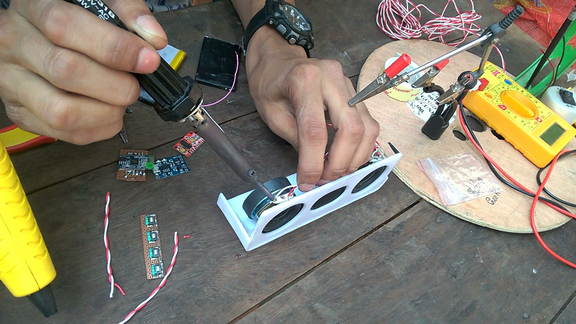 DIY Mini Bluetooth Speaker (BoombeAt :) : 20 Steps (with Pictures ...