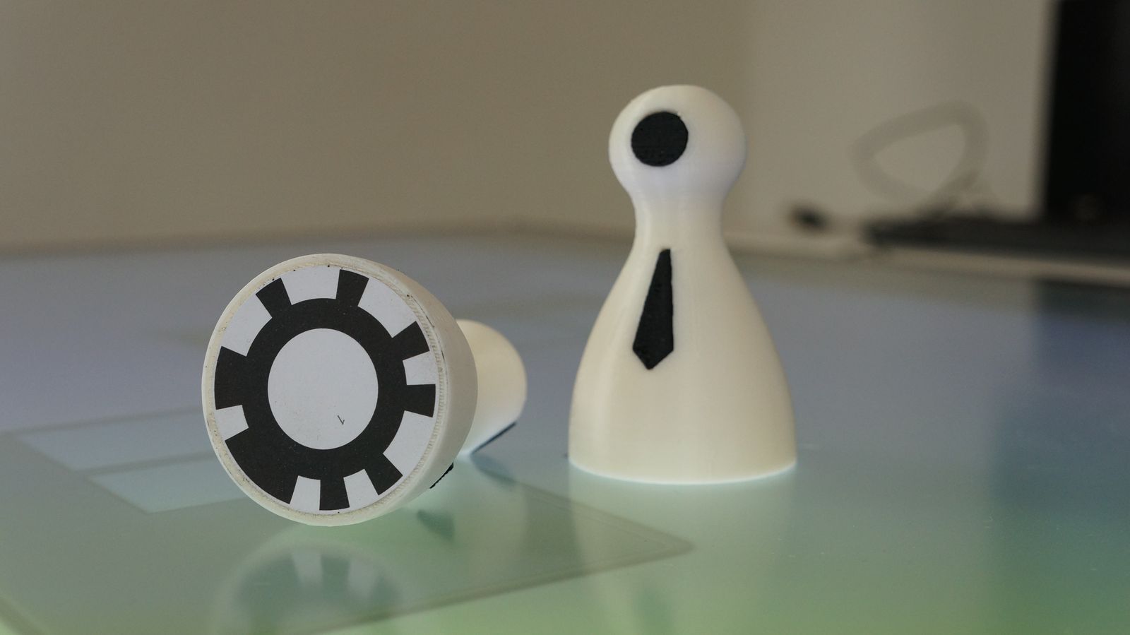 Edddison Projection Table : 11 Steps - Instructables