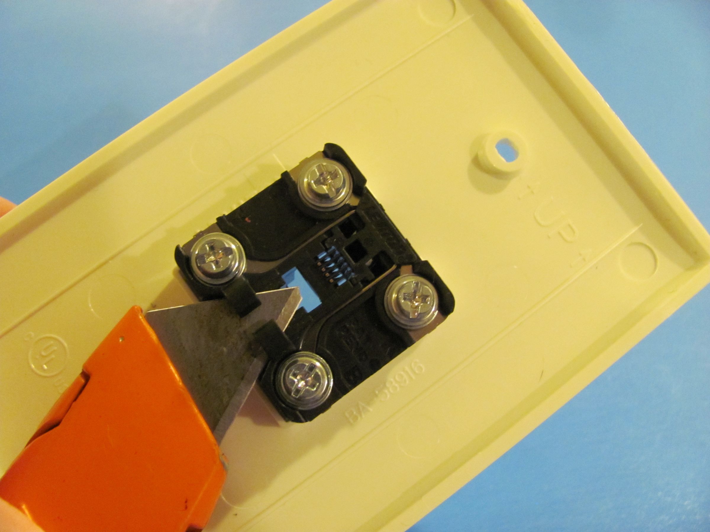 Phone Jack Secret Compartment : 7 Steps (with Pictures) - Instructables