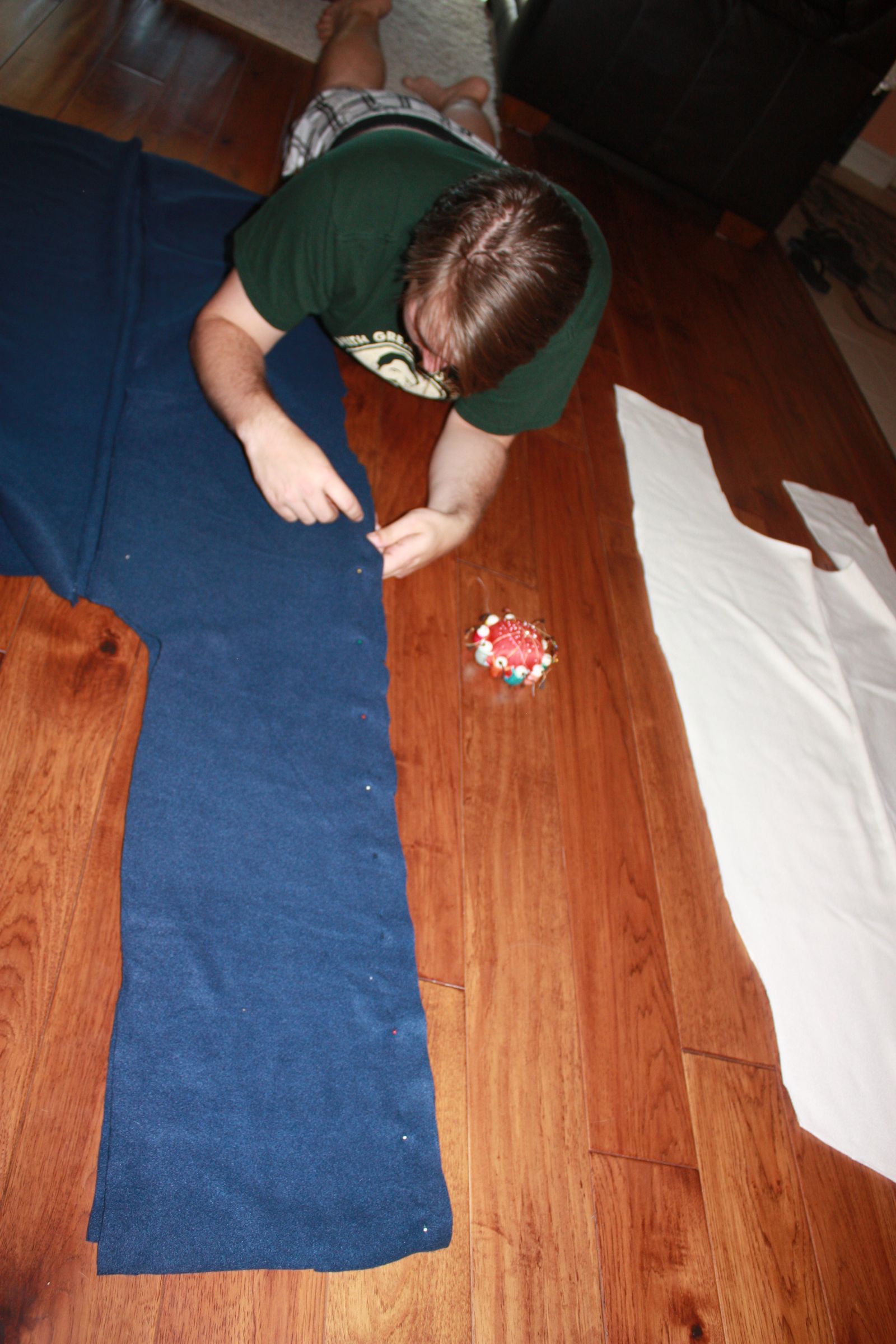 "Snuggie" Character Costume : 19 Steps (with Pictures) - Instructables