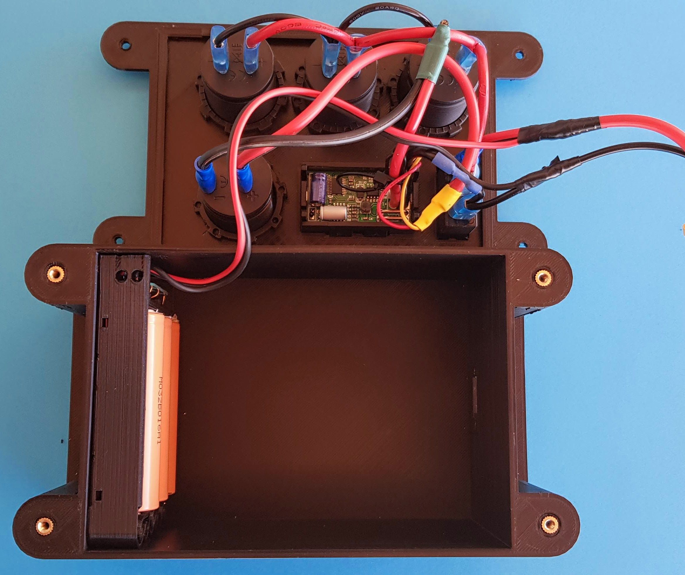 12V USB Charging Station : 3 Steps - Instructables