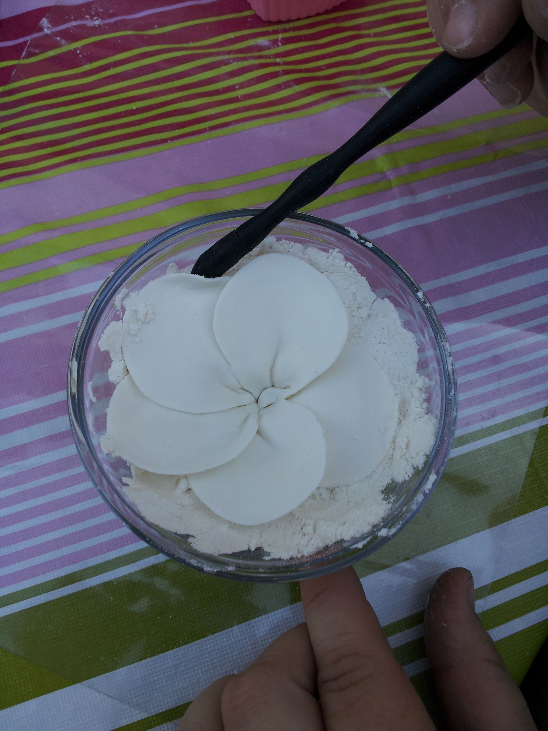 Plumeria Cupcakes (Gumpaste) : 4 Steps (with Pictures) - Instructables