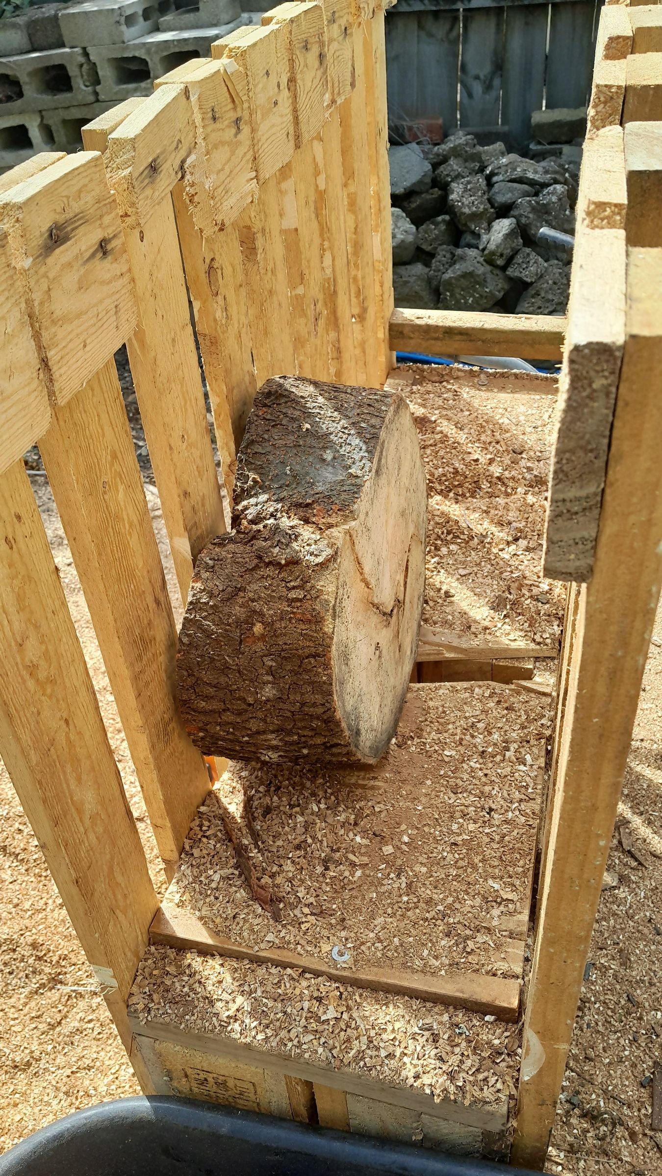 DIY Pallet and Chainsaw Mulching Rack - for Easy Vegetation Shredding ...