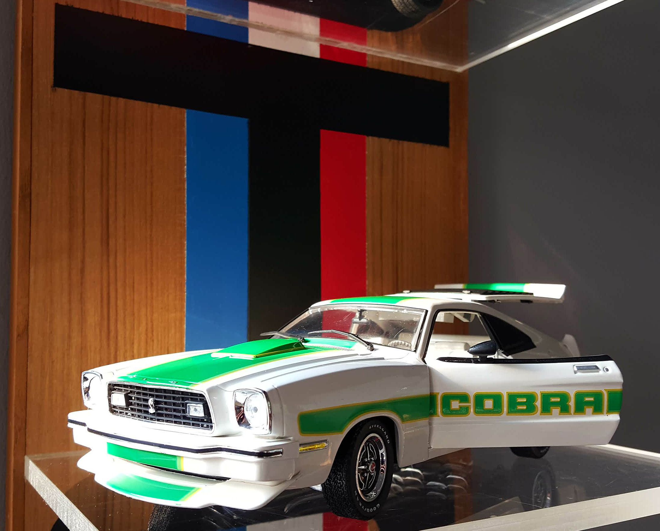 MUSTANGs Shelf : 3 Steps (with Pictures) - Instructables