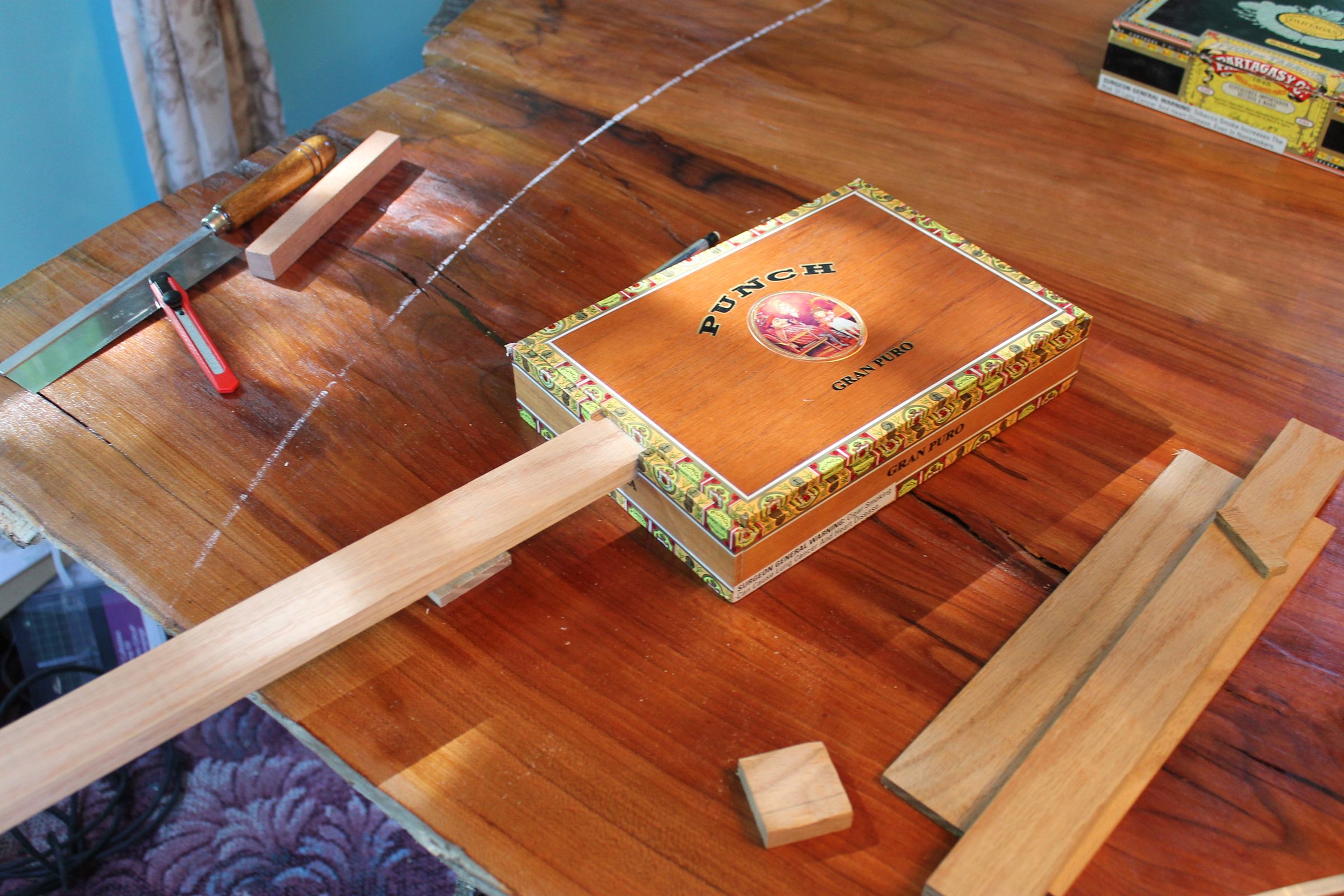 Awesome Cigar Box Dulcimer : 14 Steps (with Pictures) - Instructables