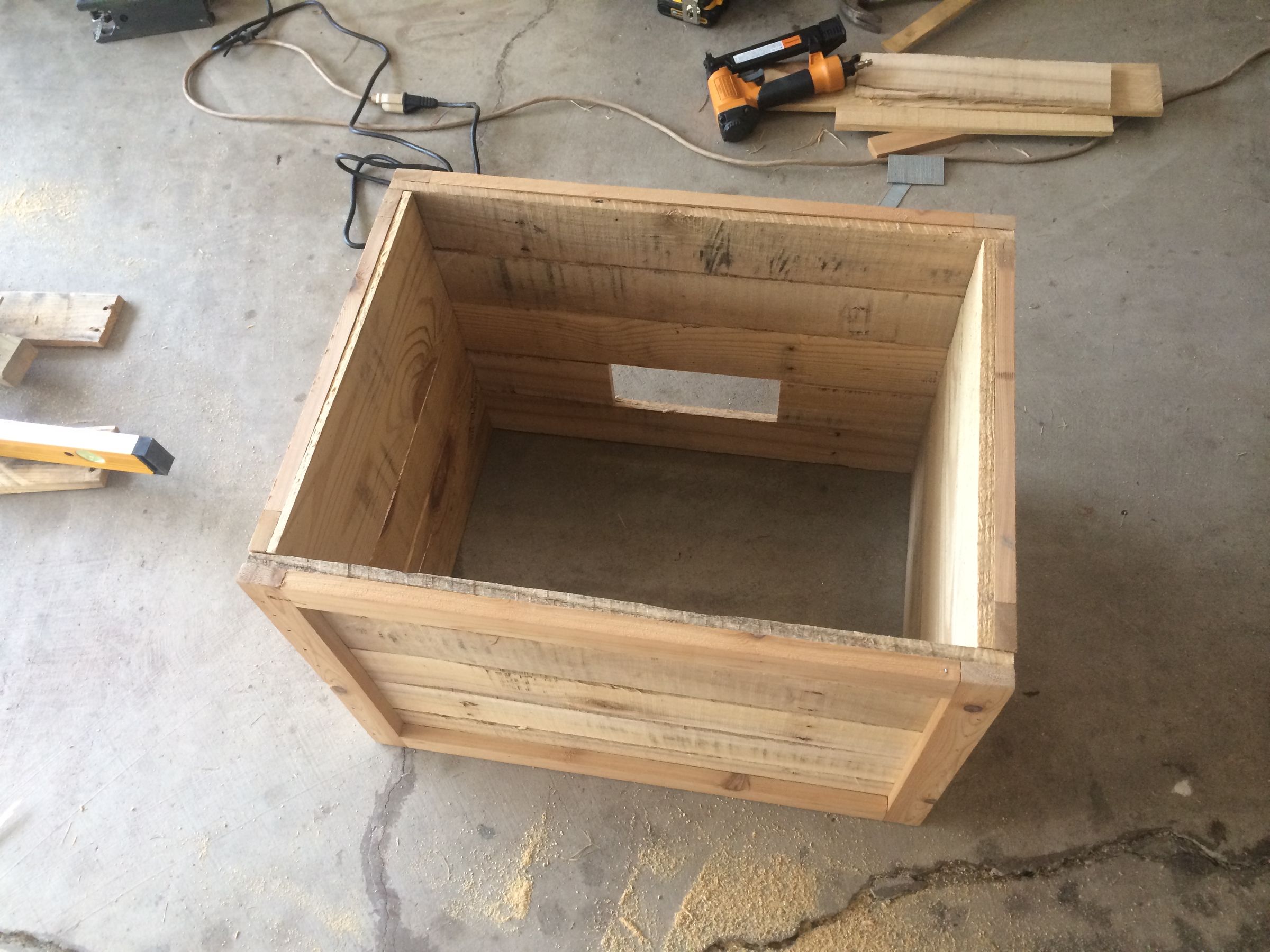 Monster-In-A-Box Halloween Prop (Part 1, the Box) or Just a Good Pallet ...