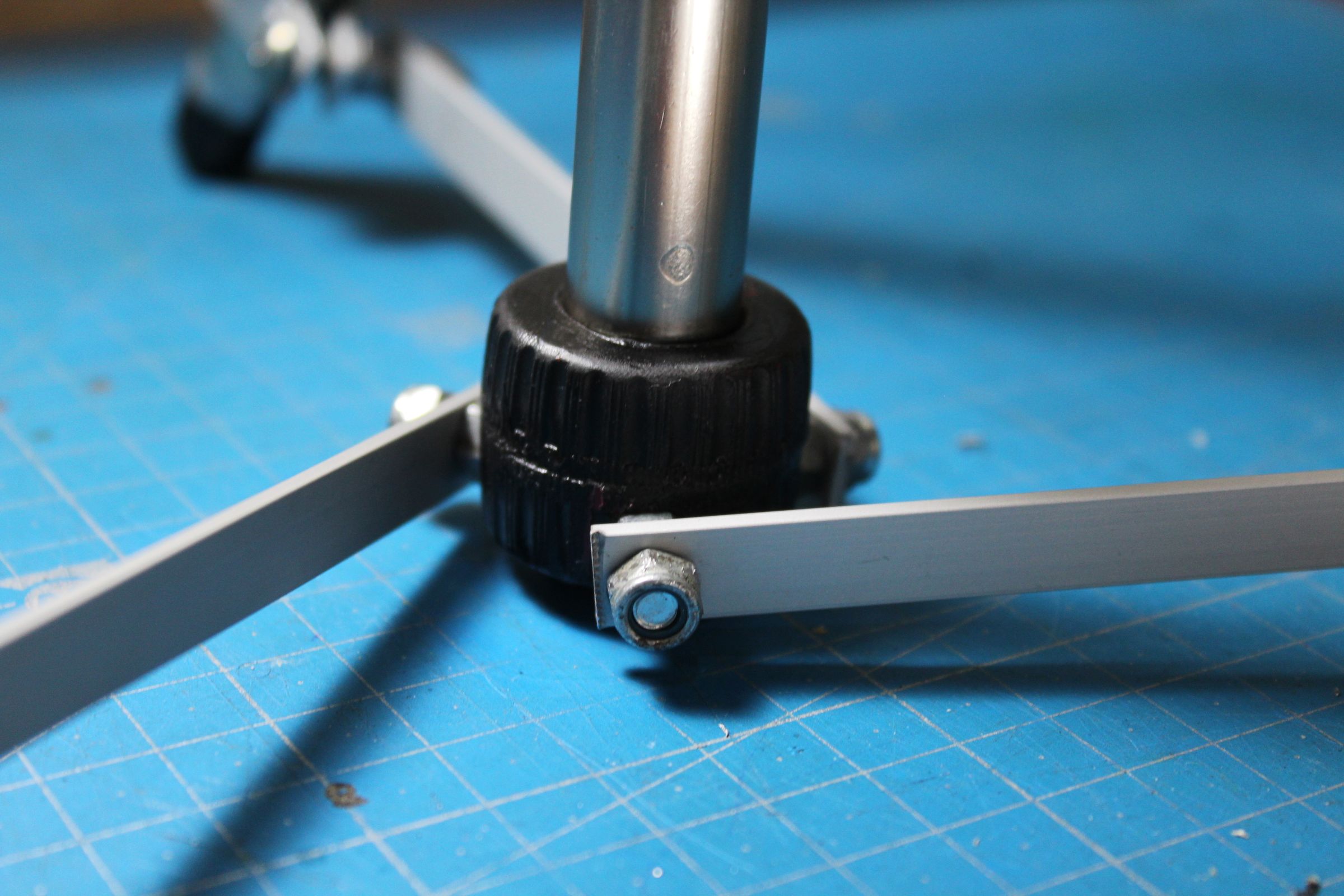 Homemade Tripod : 9 Steps (with Pictures) - Instructables