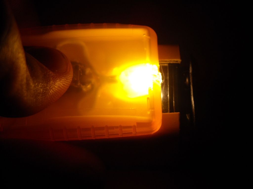 9 Volt Mini Flashlight : 5 Steps - Instructables