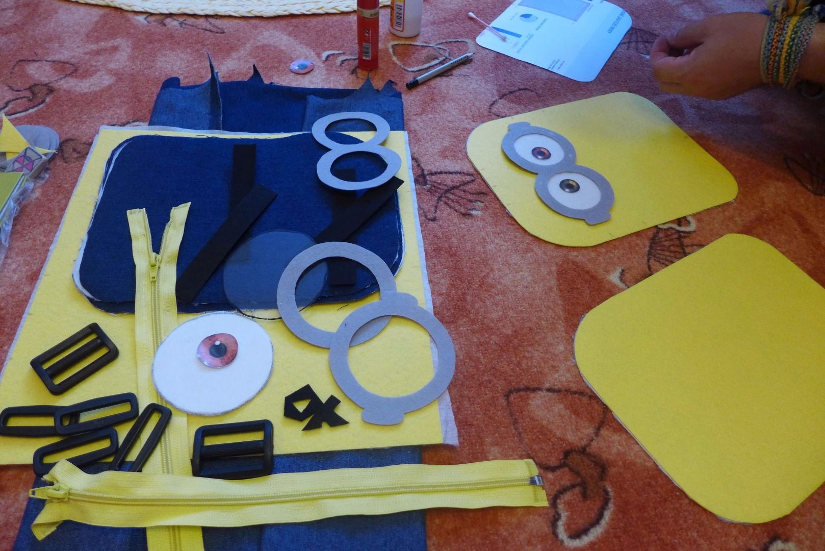 Minion Shoulder Bags : 11 Steps (with Pictures) - Instructables
